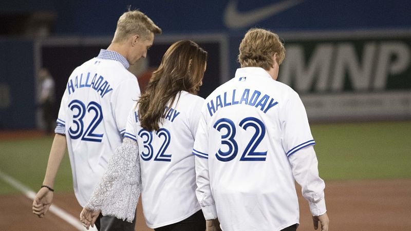 Roy Halladay's Son Posts Emotional Tweet After Father's Hall Of Fame ...
