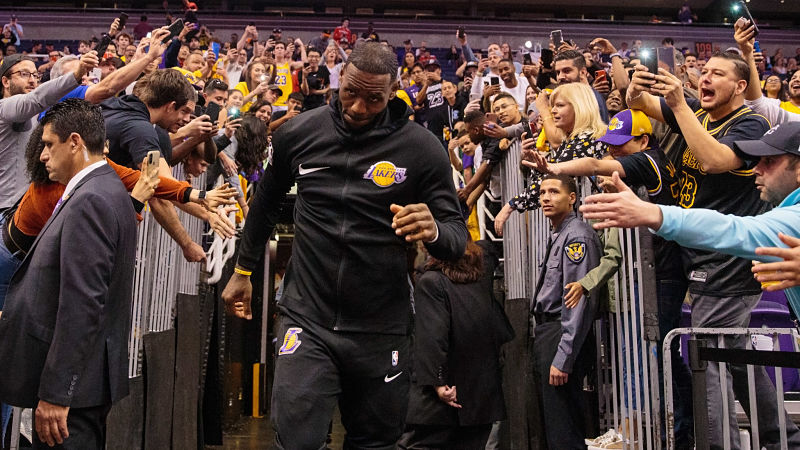 Angry Lakers Fans Stage Disappointing Protest Outside Staples Center ...