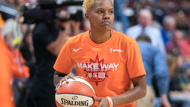 CT Sun's Courtney Williams' Father Is Great Hype Man For WNBA Playoffs ...