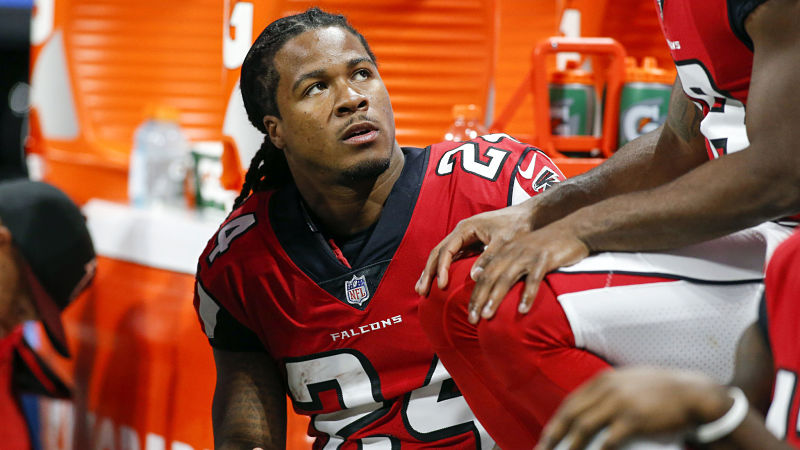 Devonta Freeman Throws Punch At Aaron Donald, Ejected From Rams-Falcons ...
