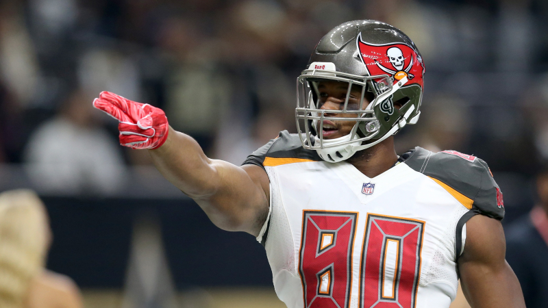 NFL Insider Predicts Patriots Land Bucs' O.J. Howard At Trade Deadline ...