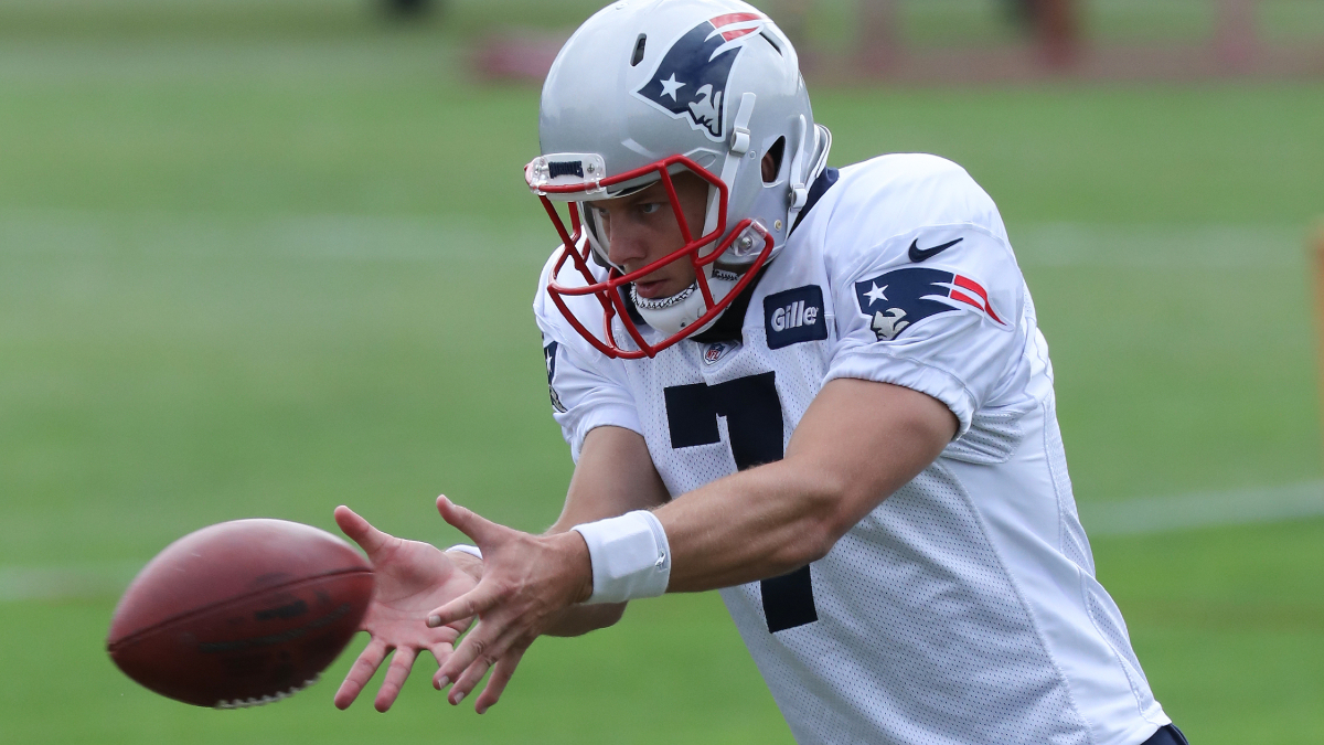 Julian Edelman To Rob Gronkowski In T-Shirt Battle: 'Checkmate' (Photo ...