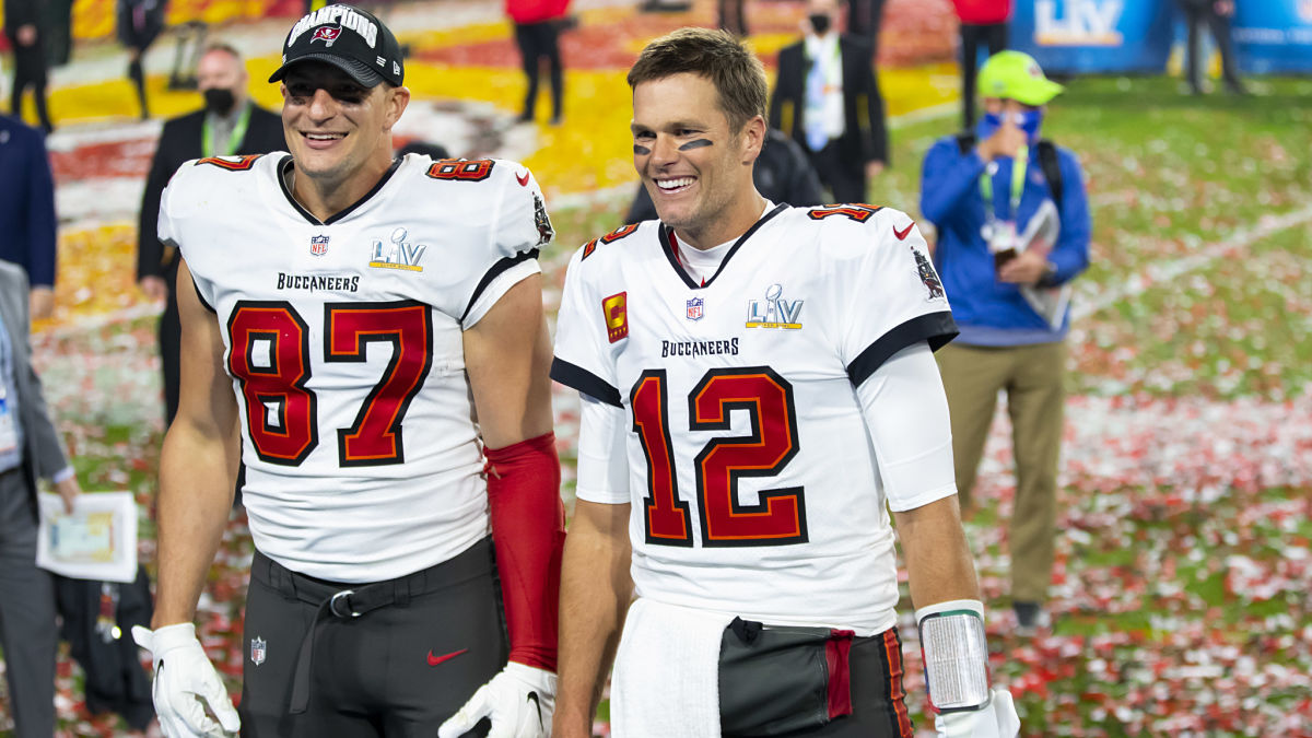 BiBi Jones Reveals Rob Gronkowski Jealous of Her Twitter Following ...