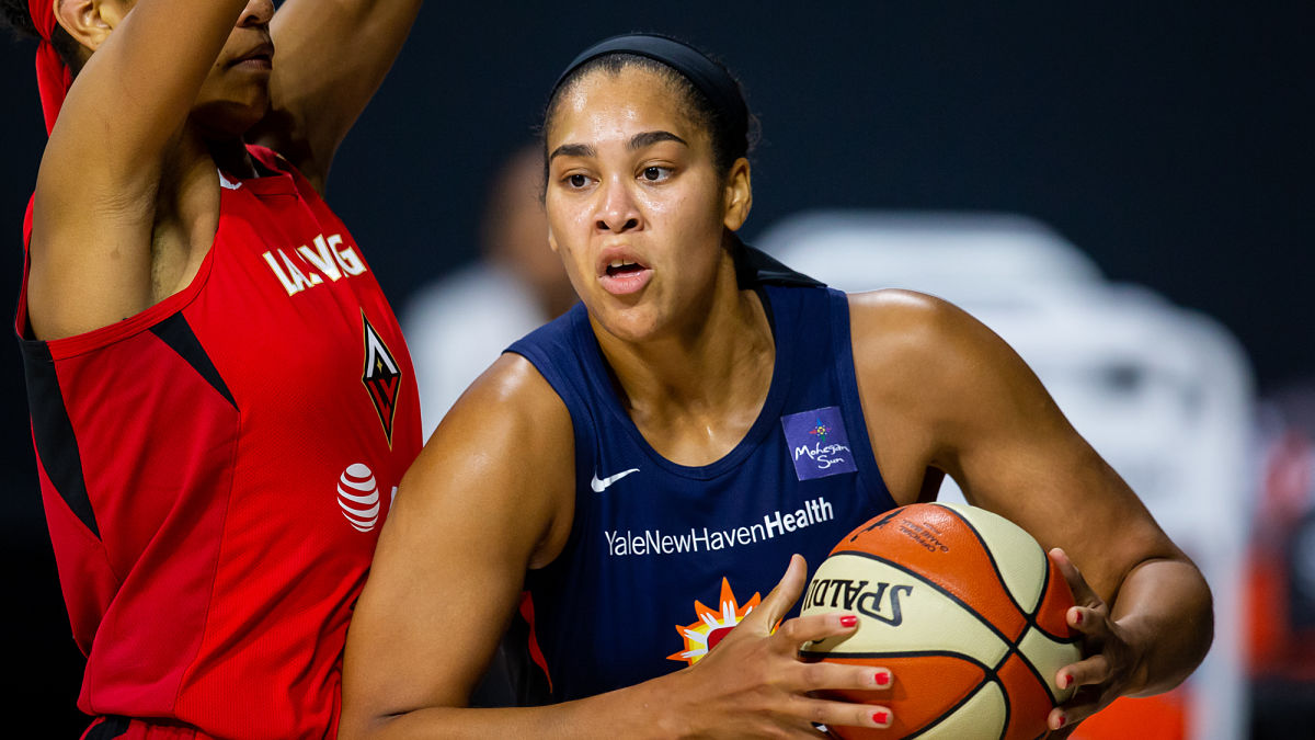 VA Hero Of The Week | CT Sun's Brionna Jones Recognized