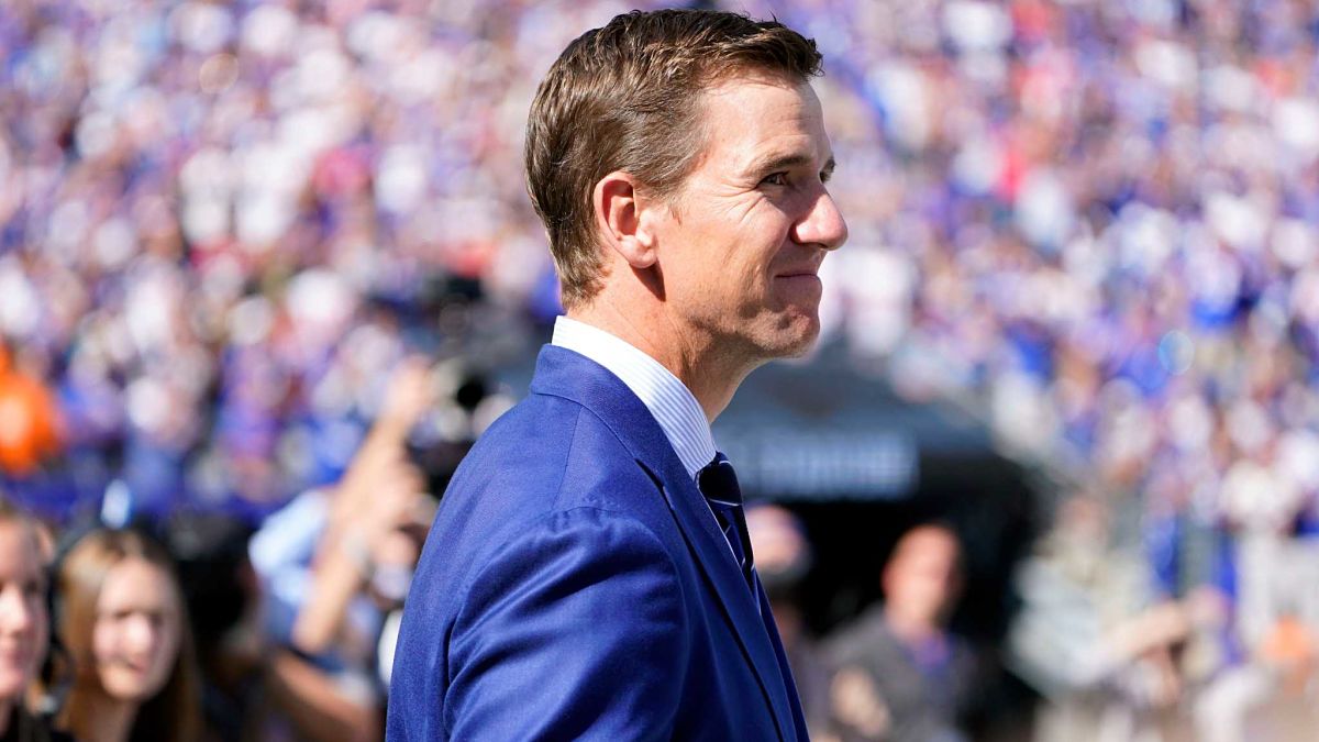 Mark Sanchez Officially Signs One-Year Deal With Eagles - NESN.com