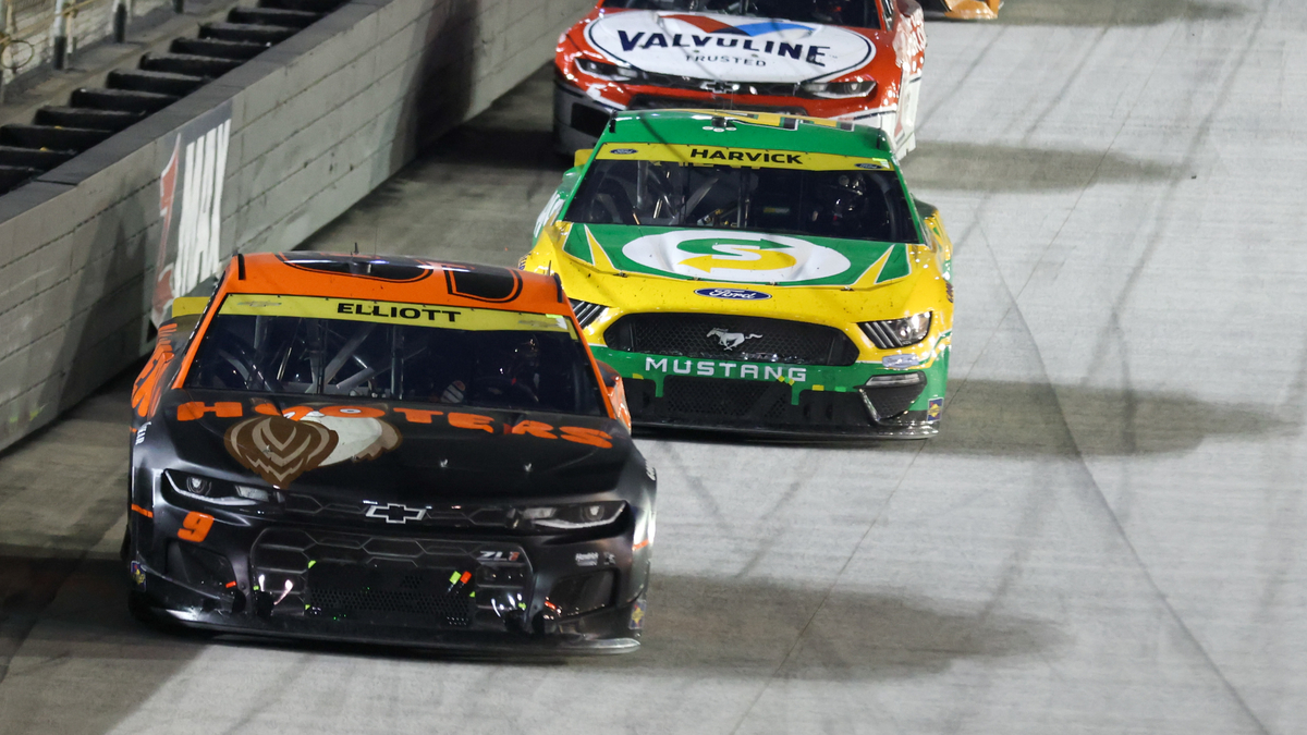 Kevin Harvick 'Baffled' By Chase Elliott Continuing Their Feud