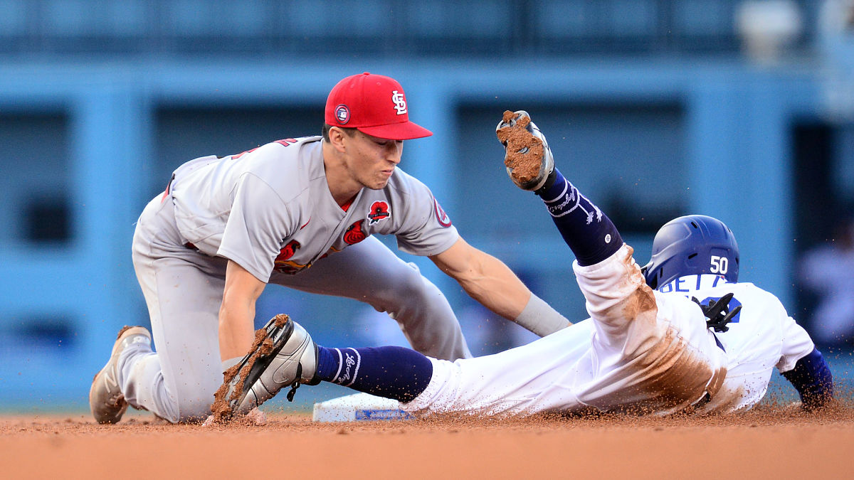 Cardinals Fans Fail to Execute High-Five in Fenway Park Stands at World ...
