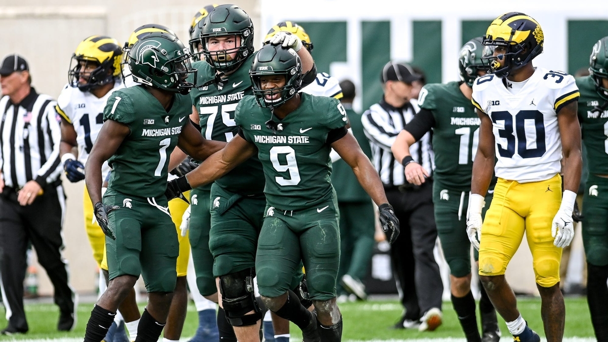 Texas Wide Receiver Cayleb Jones Assaults Longhorn Tennis Player in ...