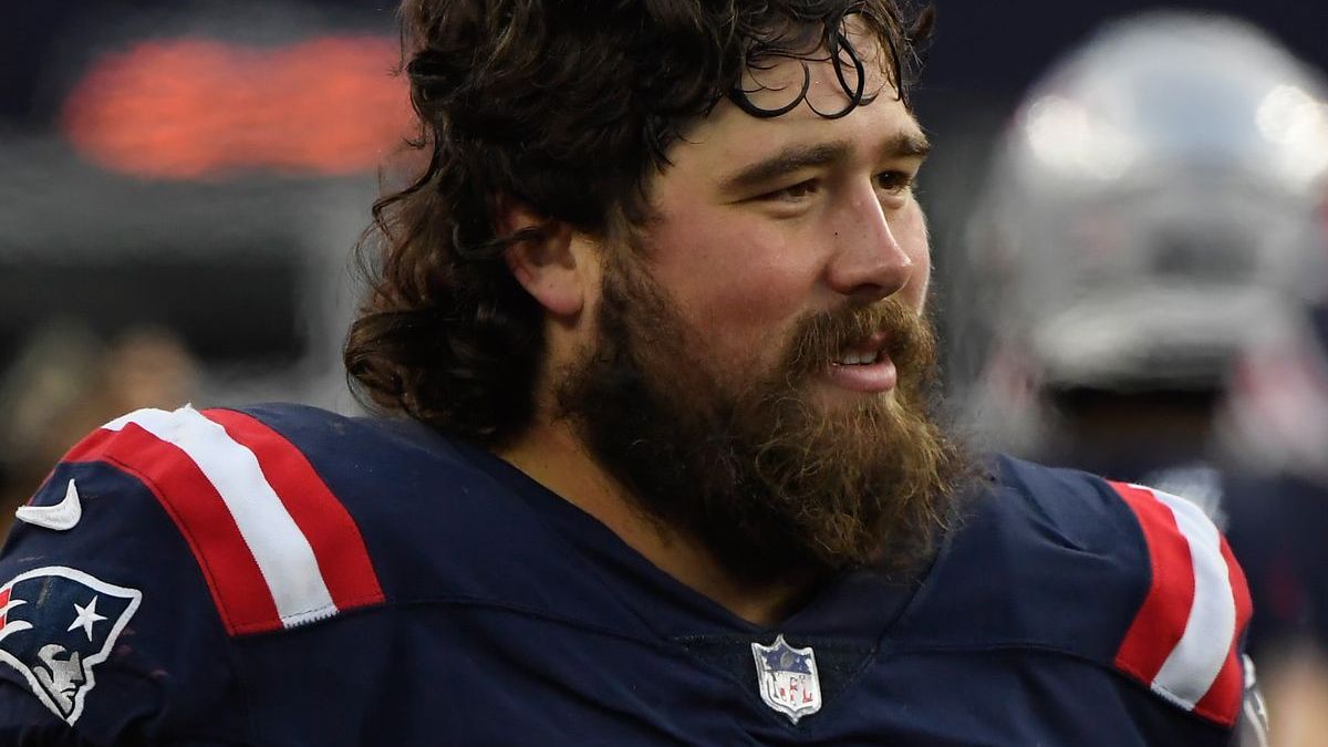 Patriots' David Andrews Shares His Holiday Decor Epiphany
