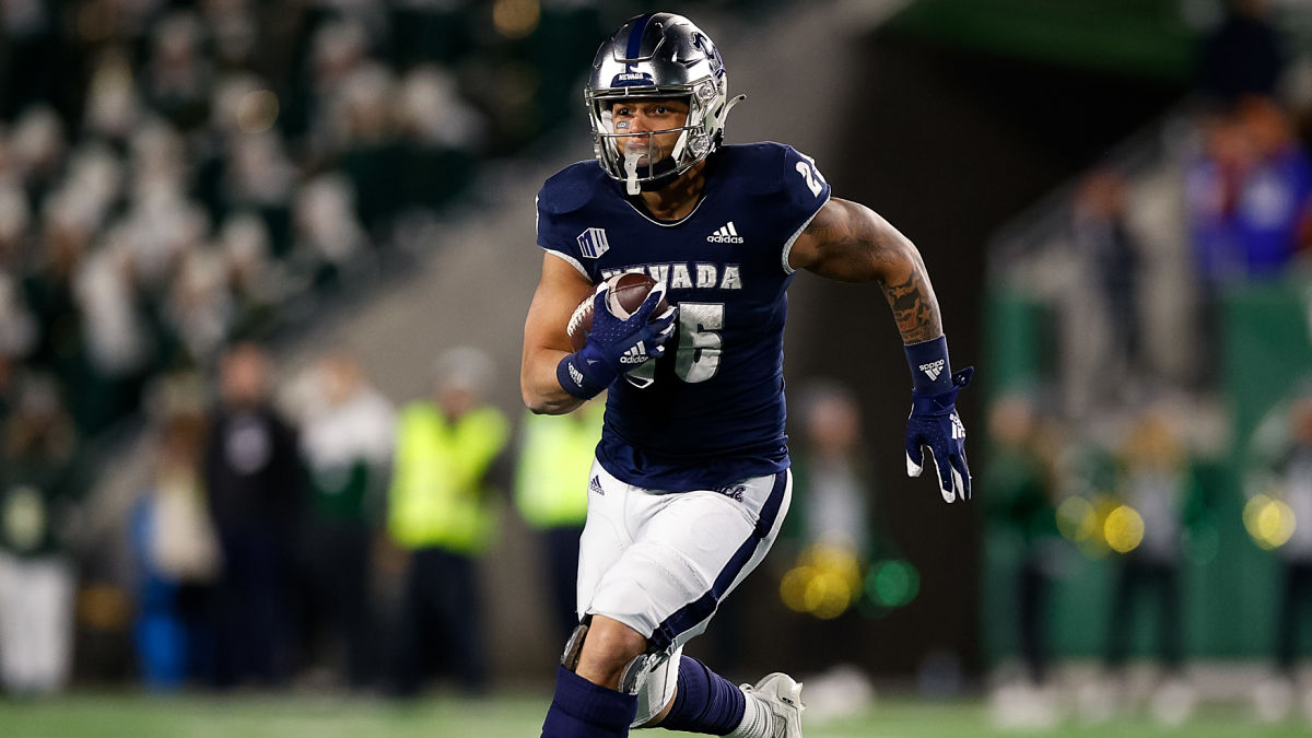 Bill Cosby Sits in Enormous Inflatable Chair While Supporting UMass at ...