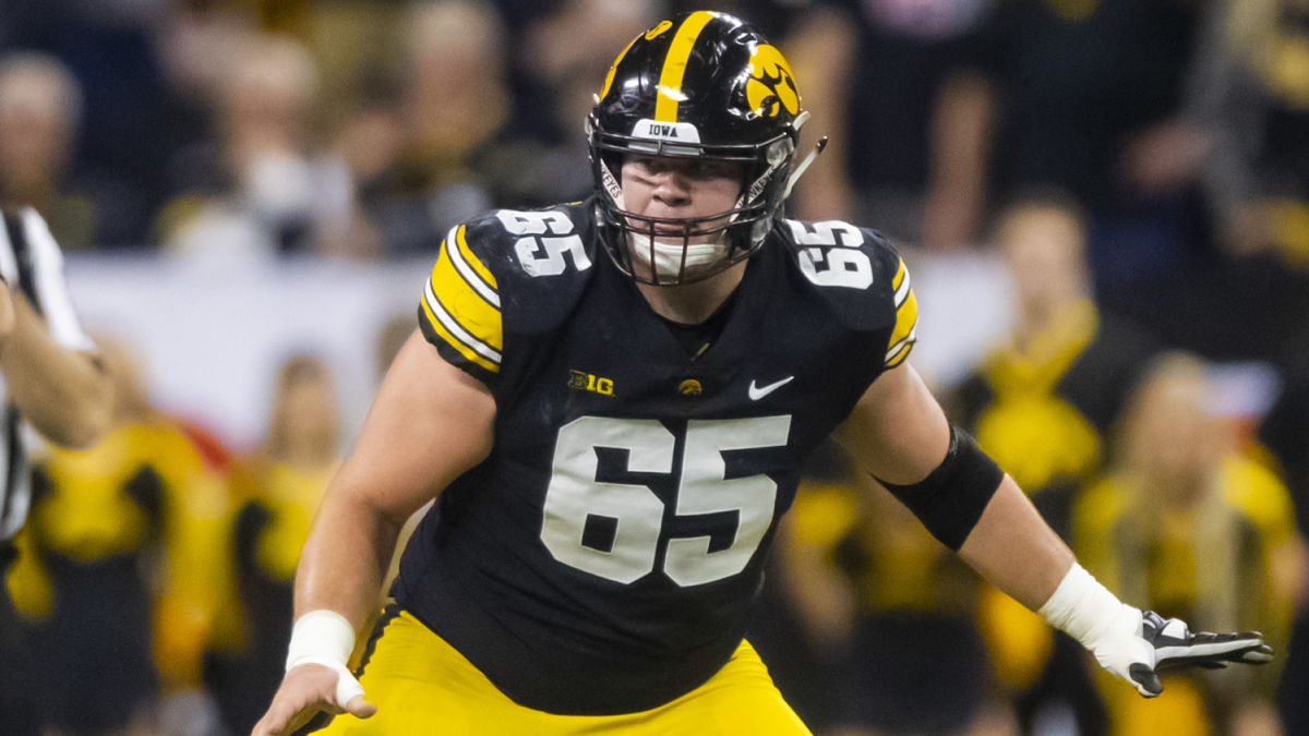 VA Hero Of The Week | Iowa Hawkeyes' Tyler Linderbaum