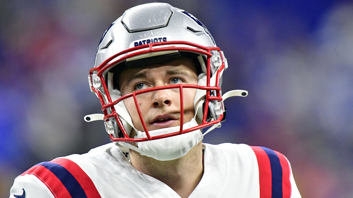 BiBi Jones Cheers on Rob Gronkowski, Patriots While Hating on ...