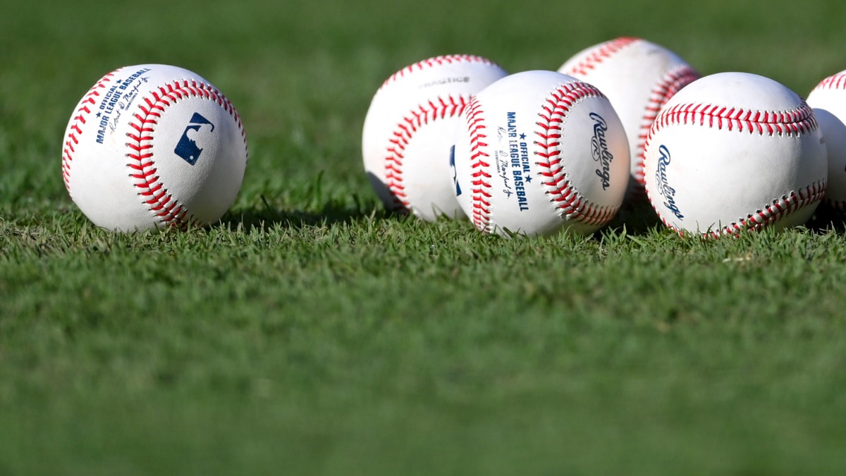 Mets Fan Goes Ballistic As Team Fails To Score Late Vs. Braves (GIF ...