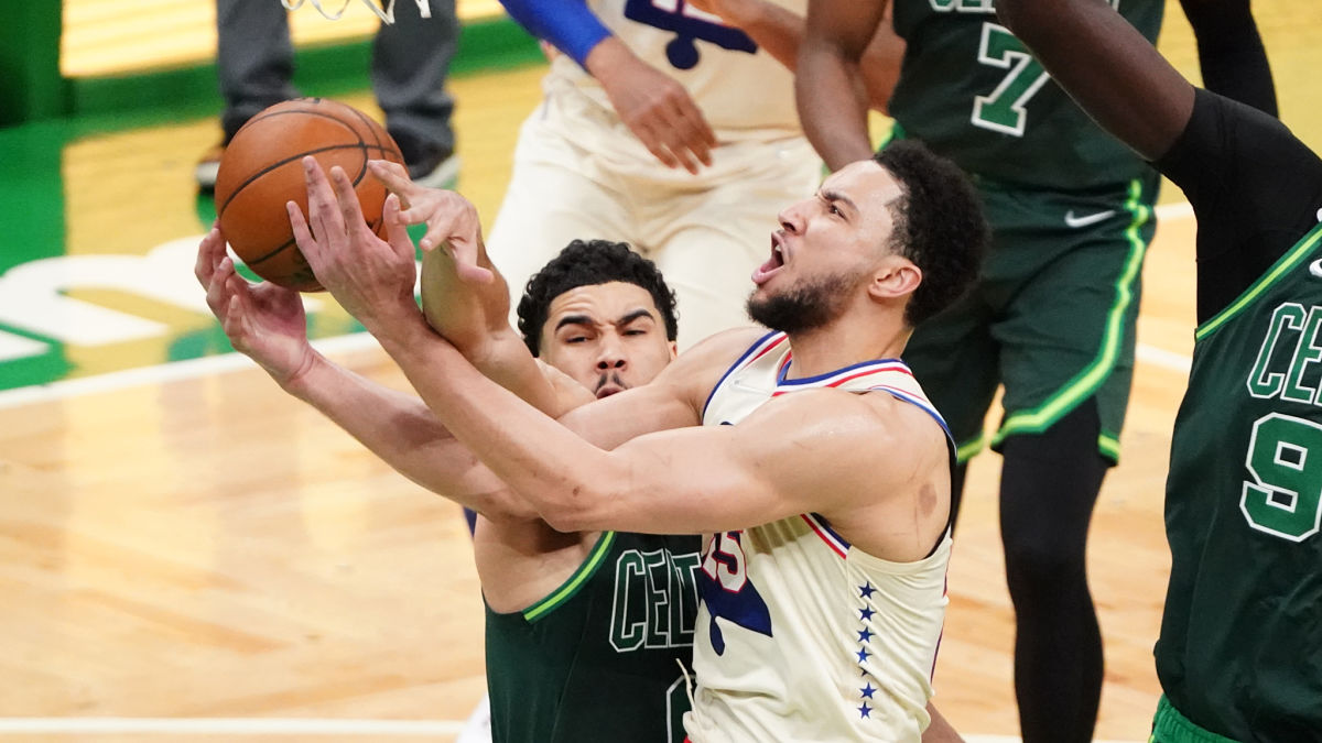 Paul Pierce Autographs Celtics Fan's Shoes On Wizards' Bench (Video ...