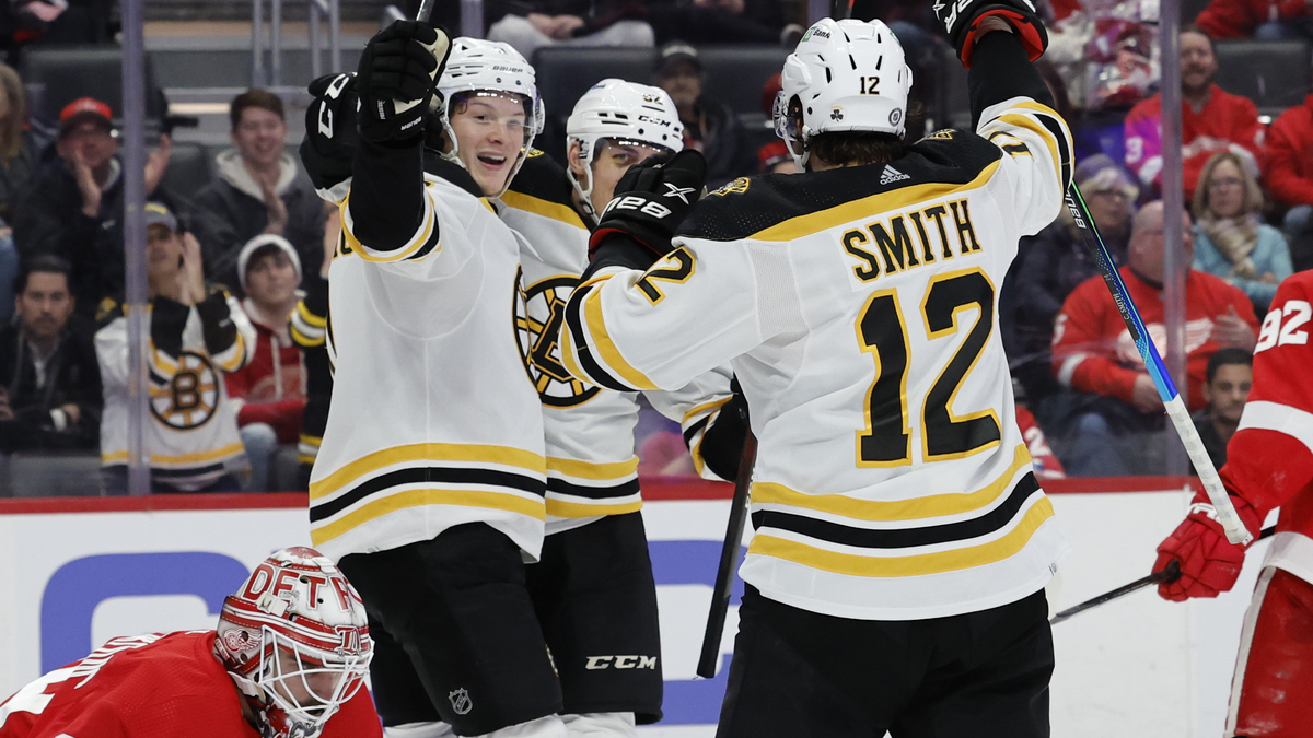 Tim Thomas Tells Crying Bruins Fan to Put Smile on Their Face Following ...