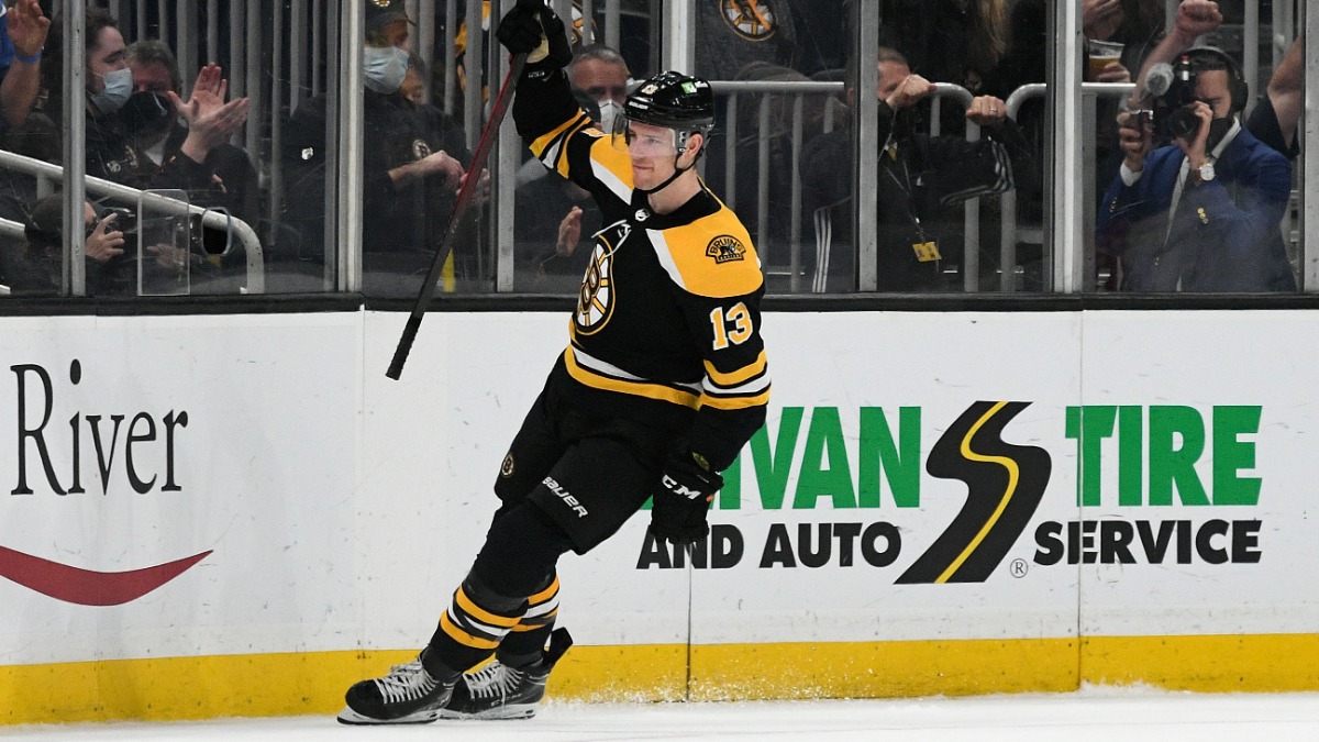 Charlie Coyle Nets Second-Period Deflection As Bruins Tie It Vs. Jets