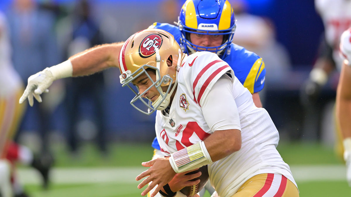 Brian Dawkins Sends Eagles Fans Into Frenzy With Electric Entrance at ...