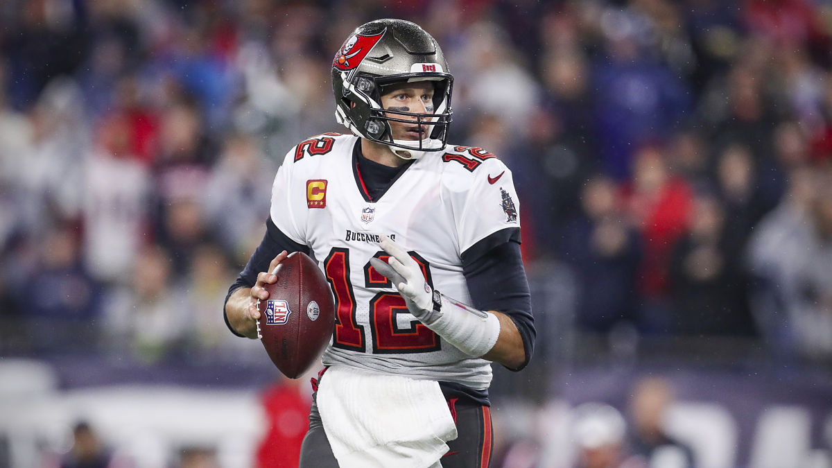 Tom Brady Vows 2017 Won't Be Final Season, Reveals Intended Age Of ...