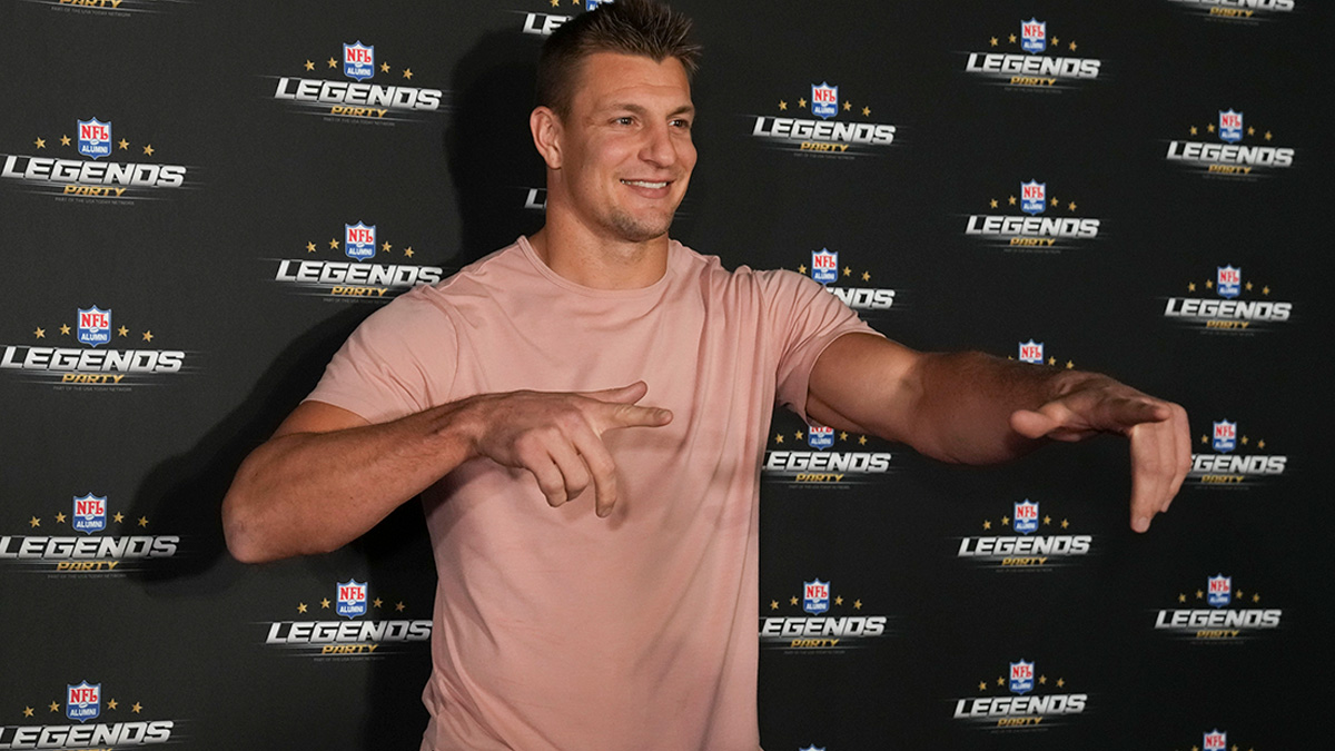 Could Bucs' Rob Gronkowski Continue NFL Career With Bills?