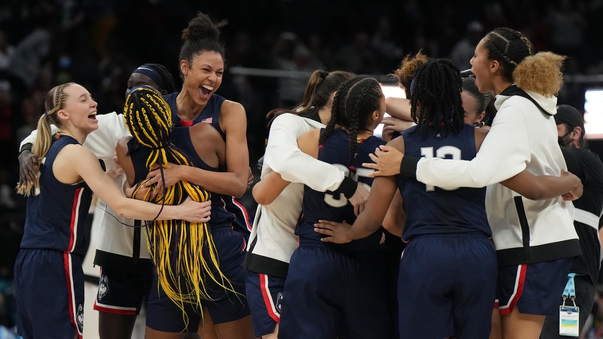 UConn Women's Basketball Extends Incredible Win Streak To 100 Games ...