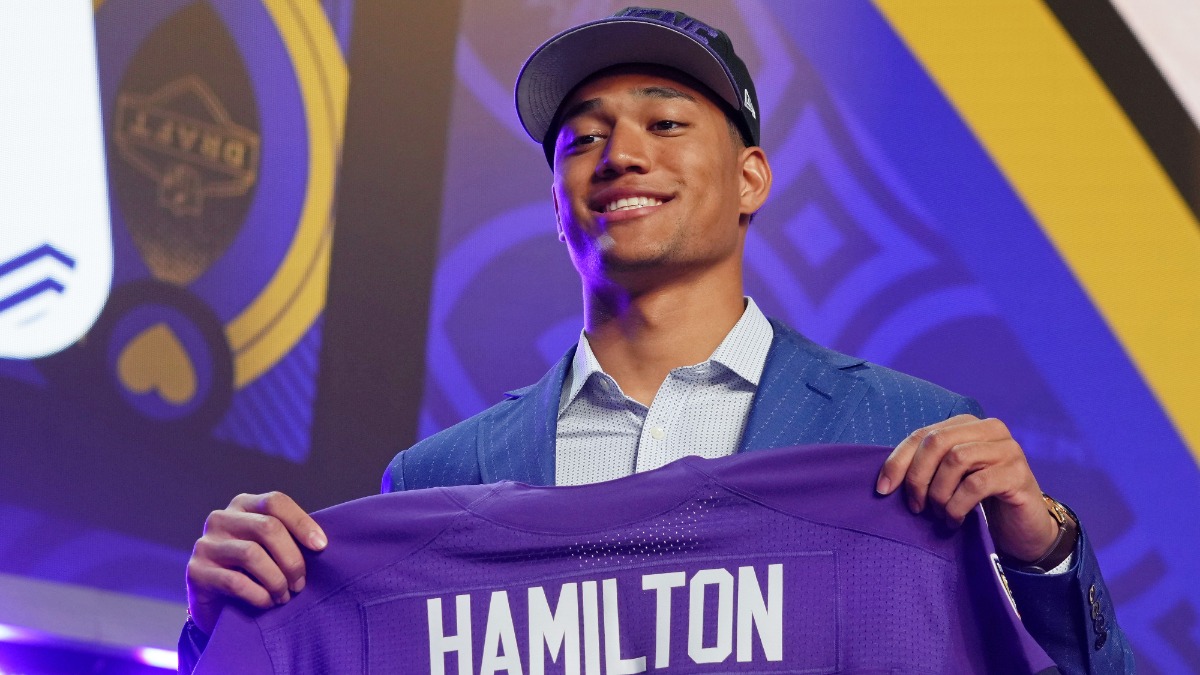 Aaron Rodgers' Doppelganger Is An English Comedian With A Mustache ...