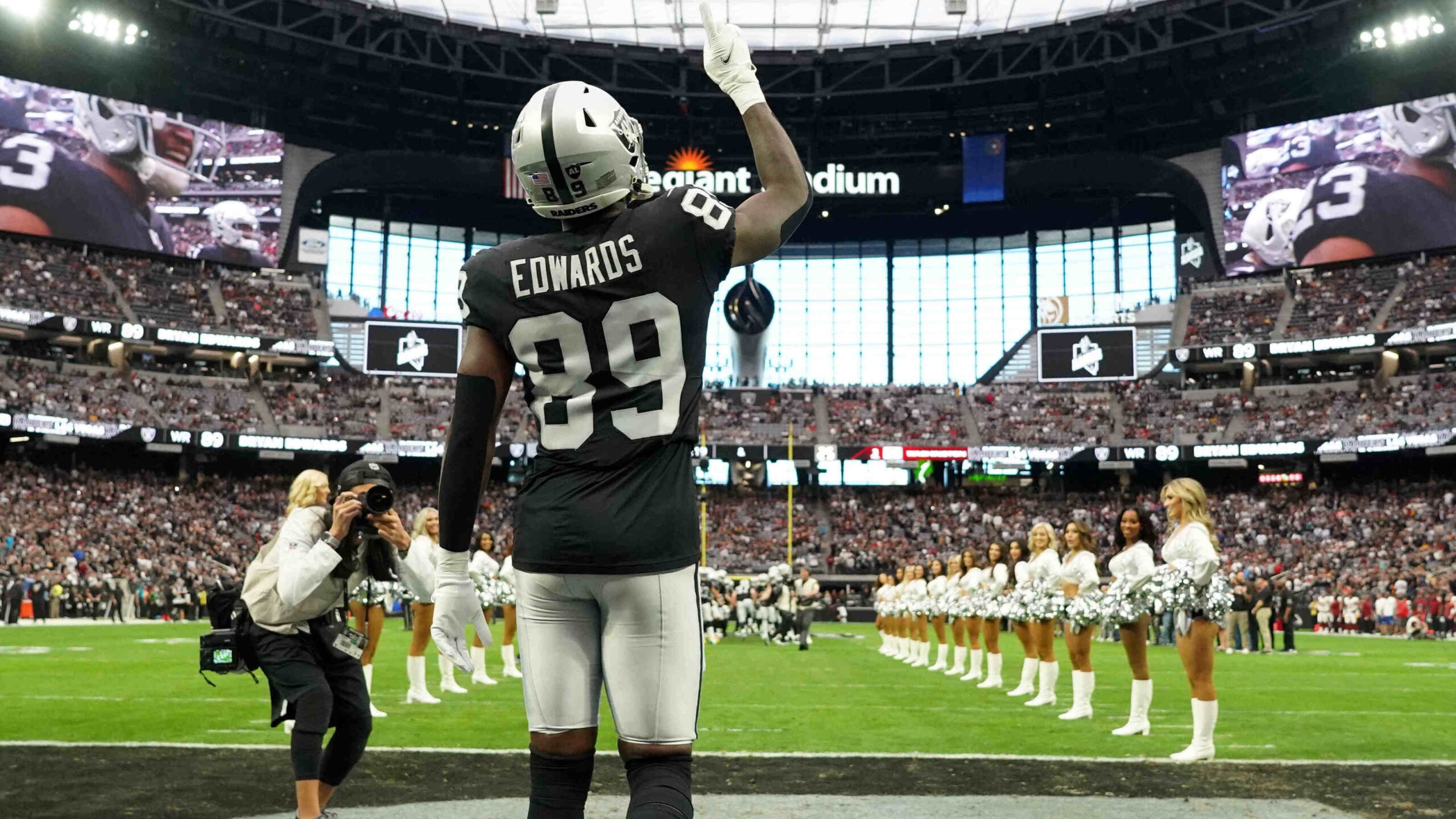 Check Out Tom Brady's New Multimillion-Dollar Boat Named After Gisele ...