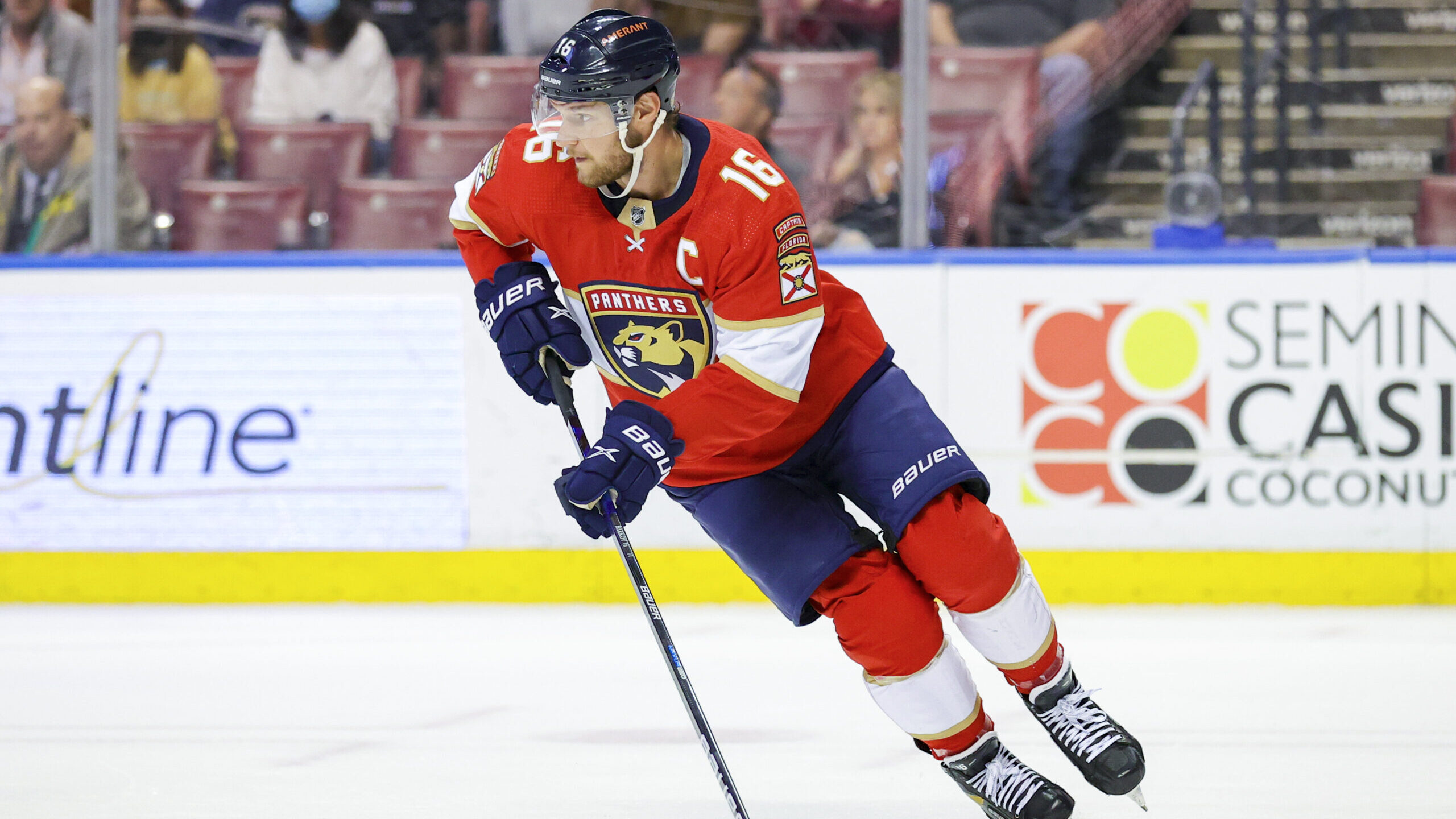 Sidney Crosby Keeps Visor On, Roughs Up Stars' Matt Niskanen in Epic ...