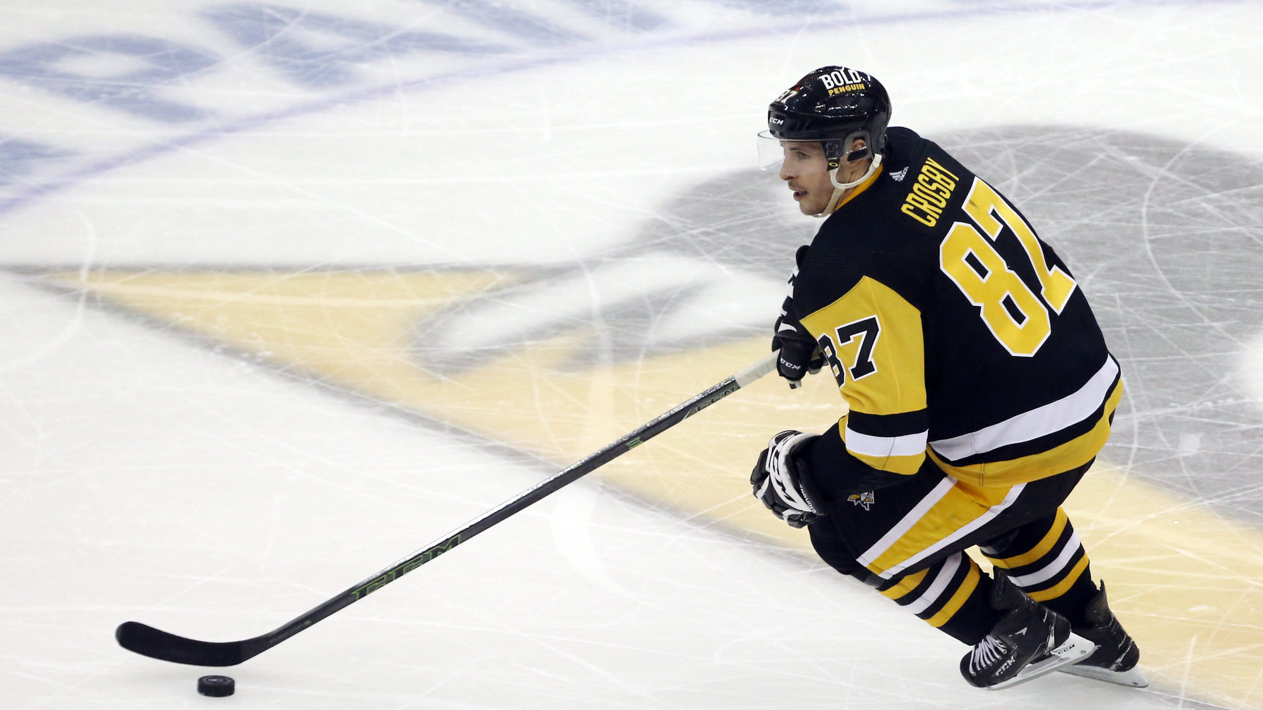 Sidney Crosby Keeps Visor On, Roughs Up Stars' Matt Niskanen in Epic ...