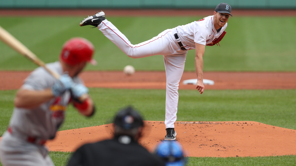 Cardinals Fans Fail to Execute High-Five in Fenway Park Stands at World ...