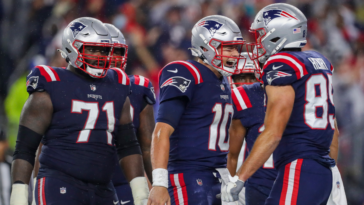 Brandon Browner Gets In Richard Sherman's Face After Super Bowl ...