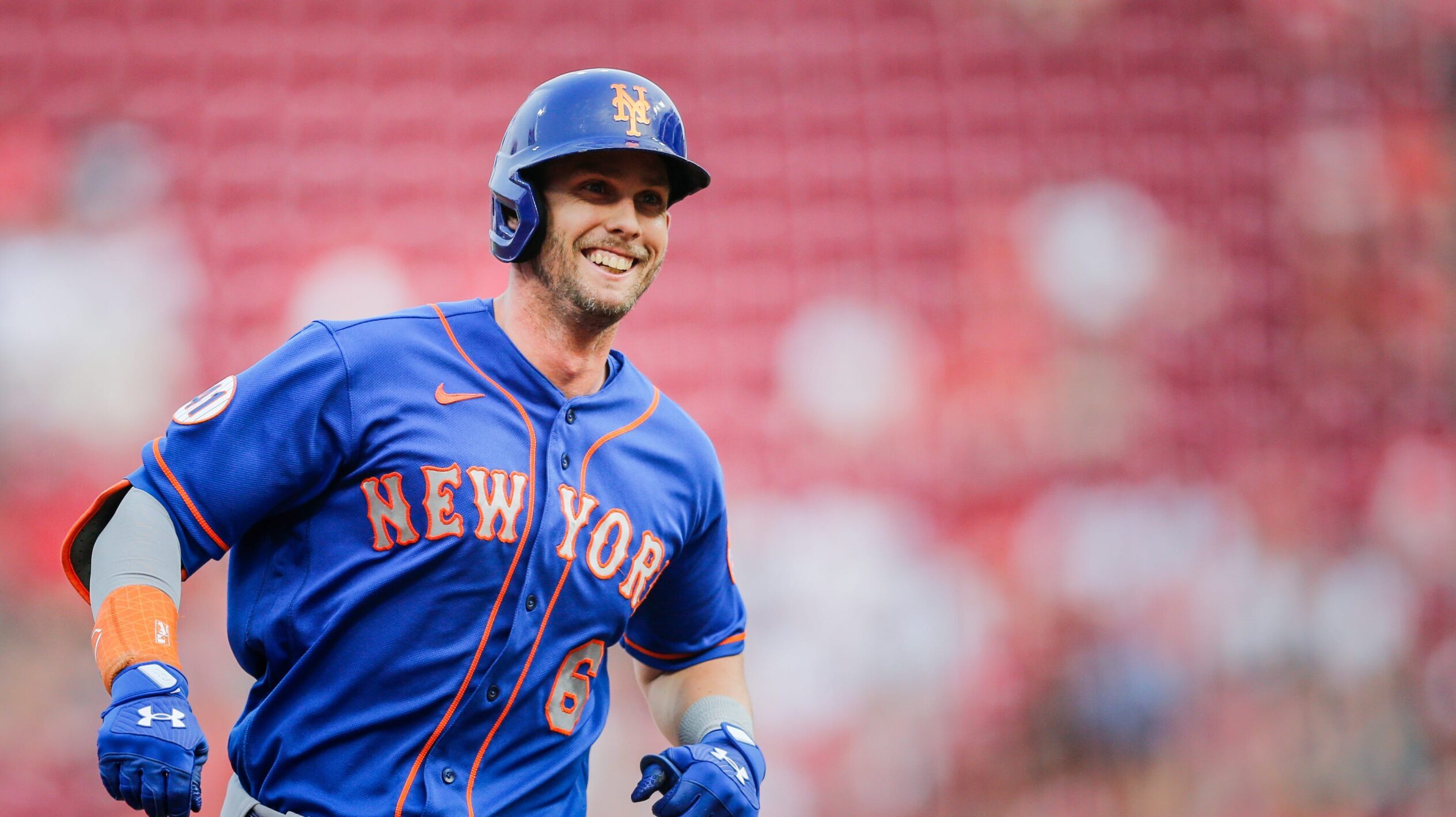 Brewers' New Mascot Hank The Dog Runs In Famous Sausage Race (Video ...