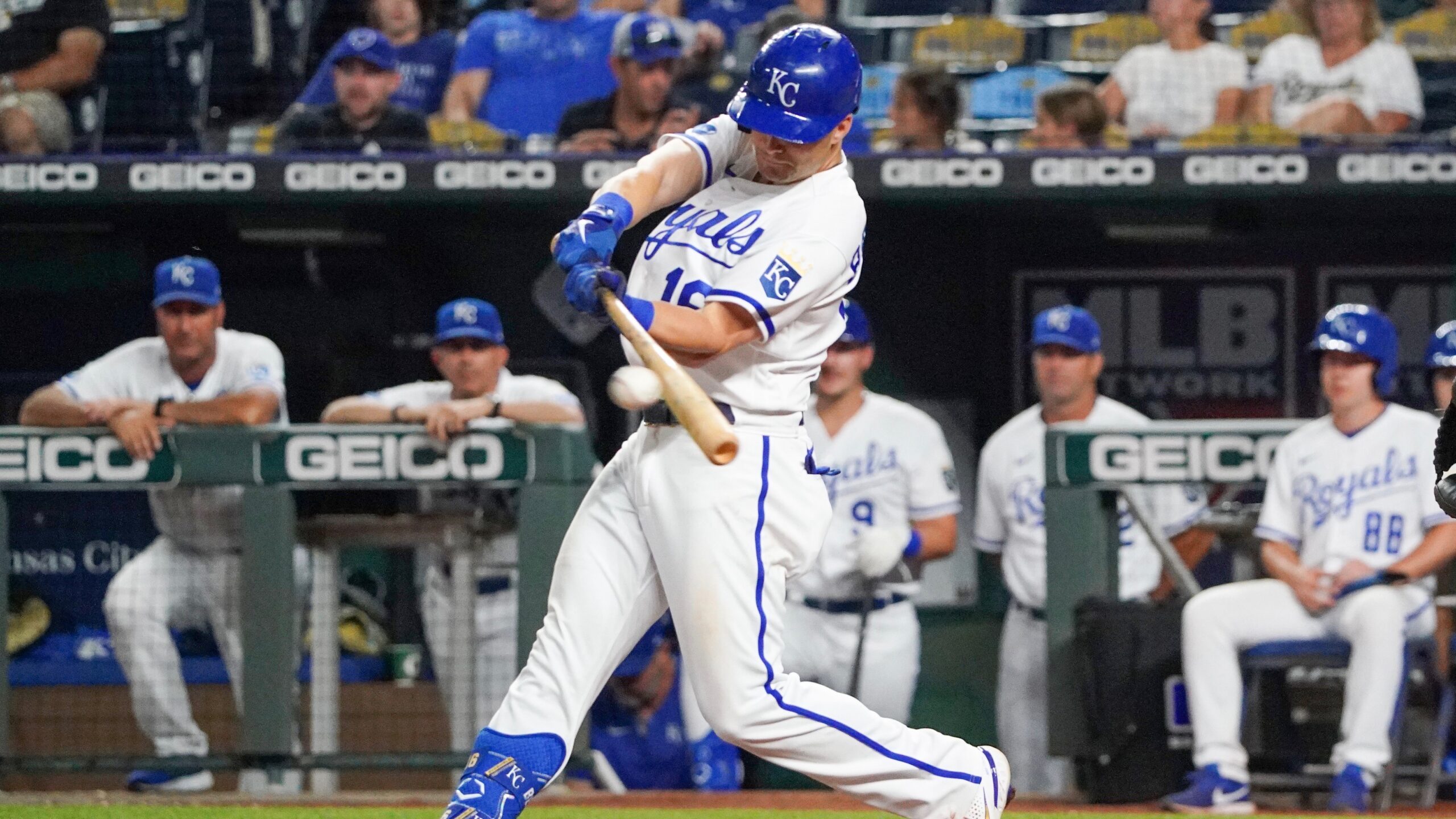 Noah Syndergaard Goes All In As Thor, Walks Around NYC Dressed As ...