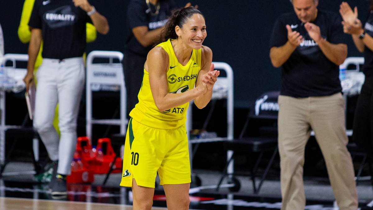 Watch This Wholesome Moment From Sue Bird's Final Storm Home Game