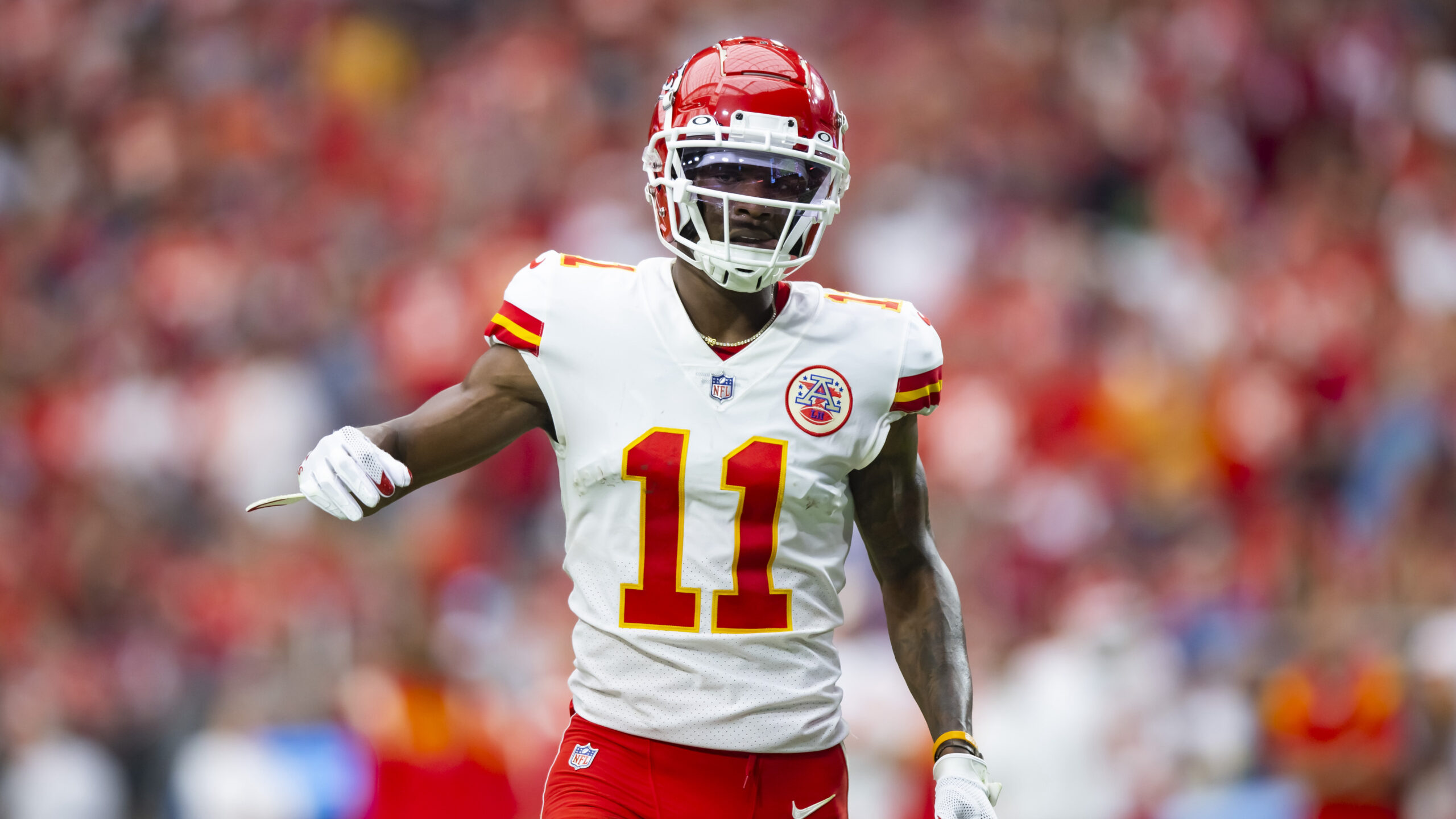 Redskins Coach Pays Hilarious Price For Chest Bump With Huge D-Lineman ...