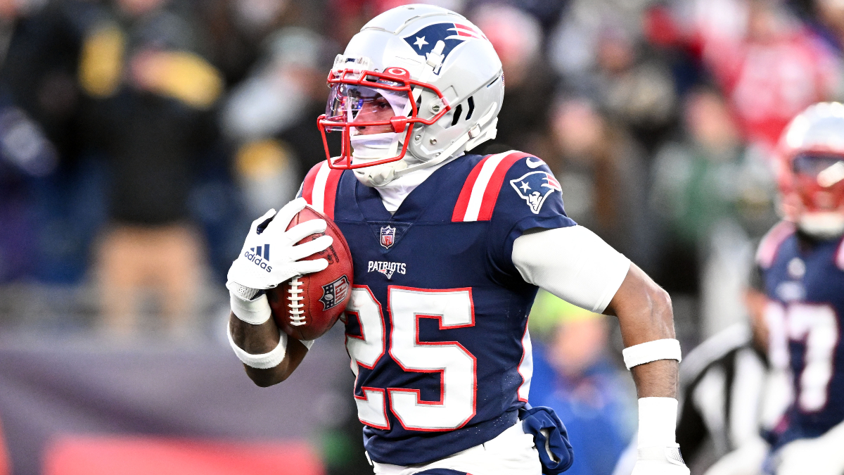 Watch Patriots' Marcus Jones Walk Off Jets With Punt Return TD