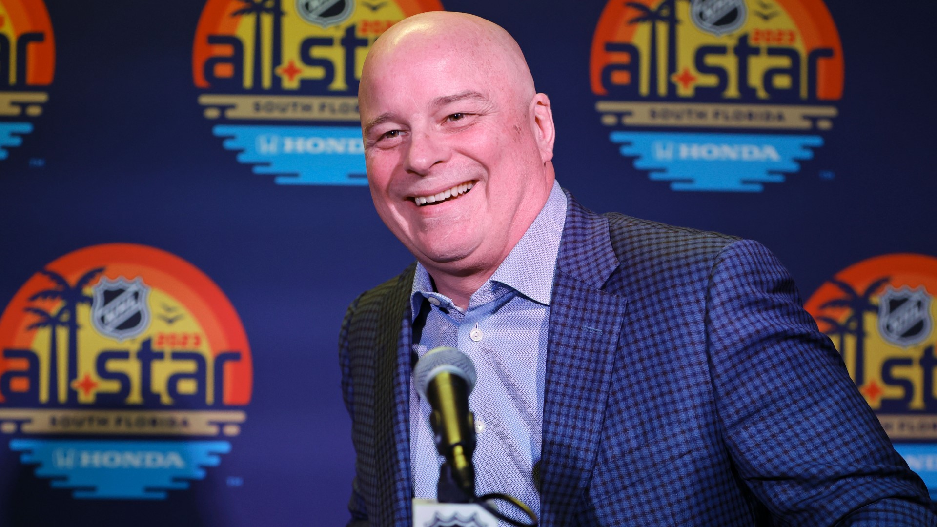 Bruins Coach Jim Montgomery Takes Home Jack Adams Award