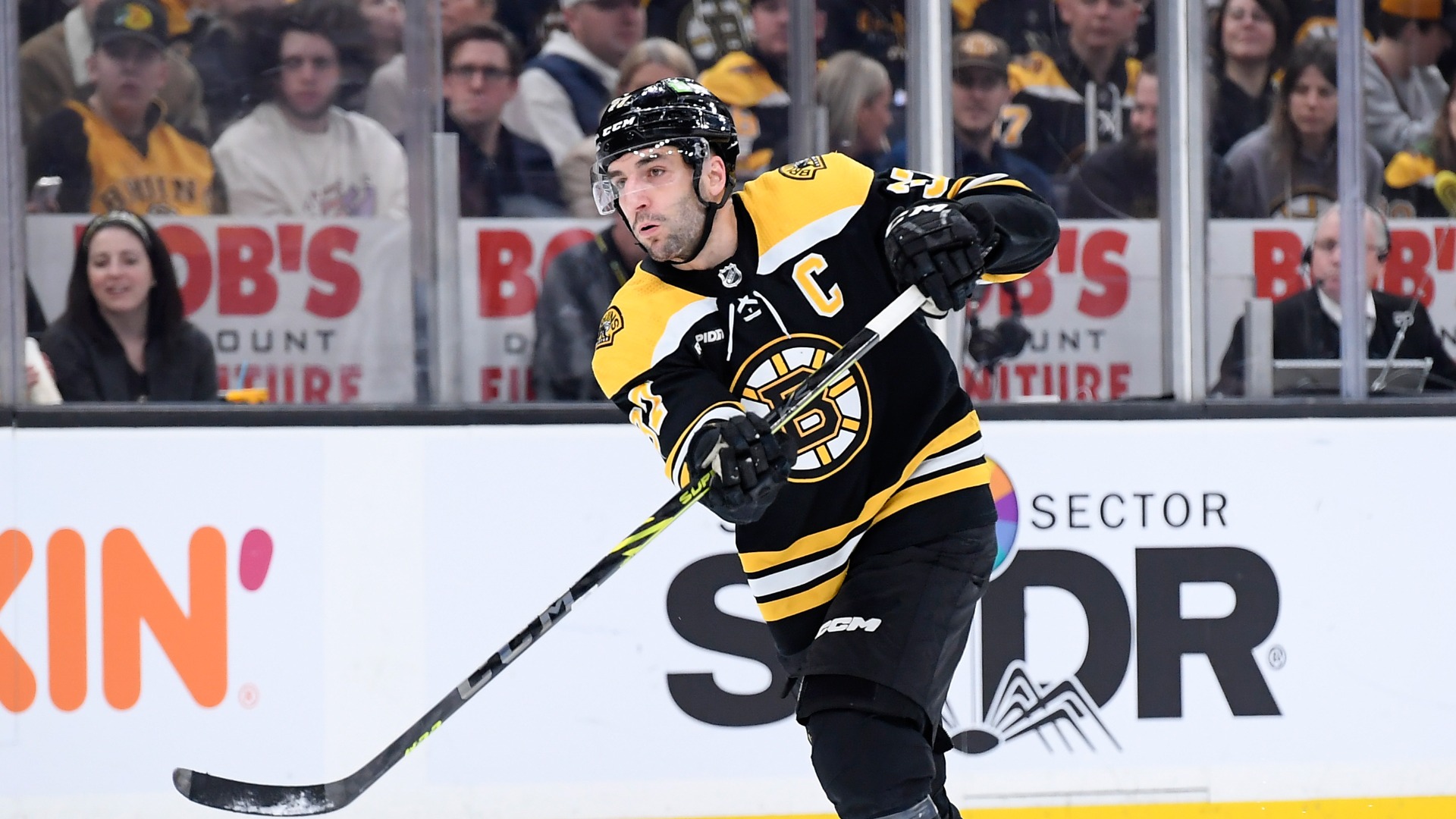 Patrice Bergeron, Bruins Battle In 'Pucks & Paddles' Event