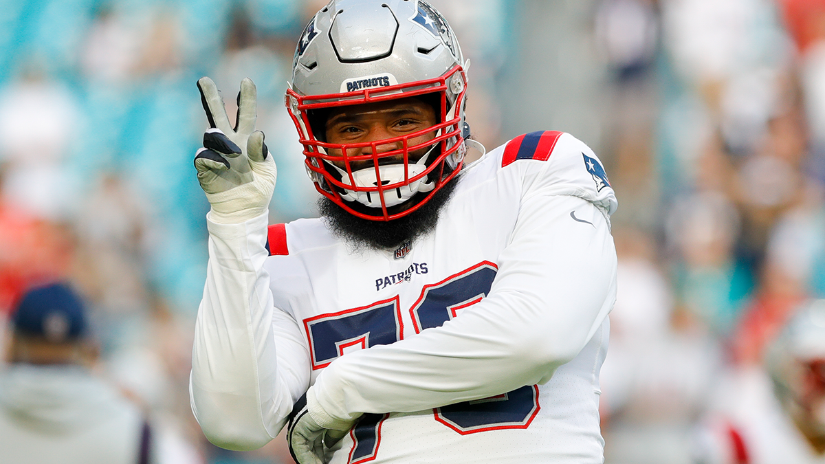 Former Patriots First Round Pick Reportedly Signs With Dolphins
