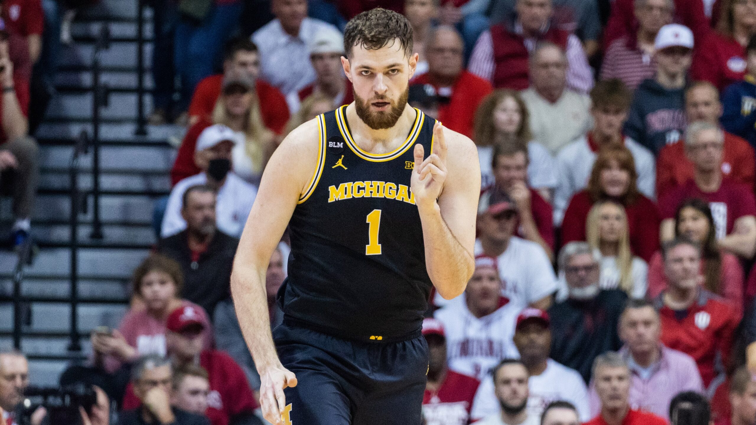Michigan Star C Hunter Dickinson Transferring to Kansas