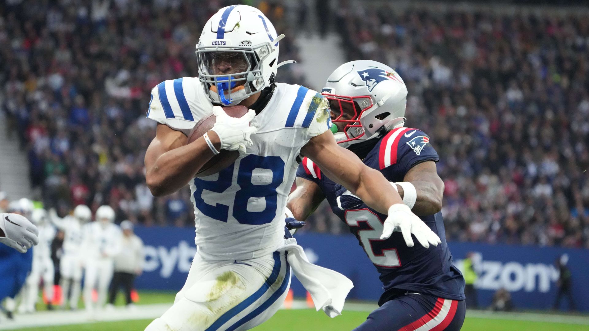 How Jonathan Taylor Reacted To Mac Jones' Late-Game Benching