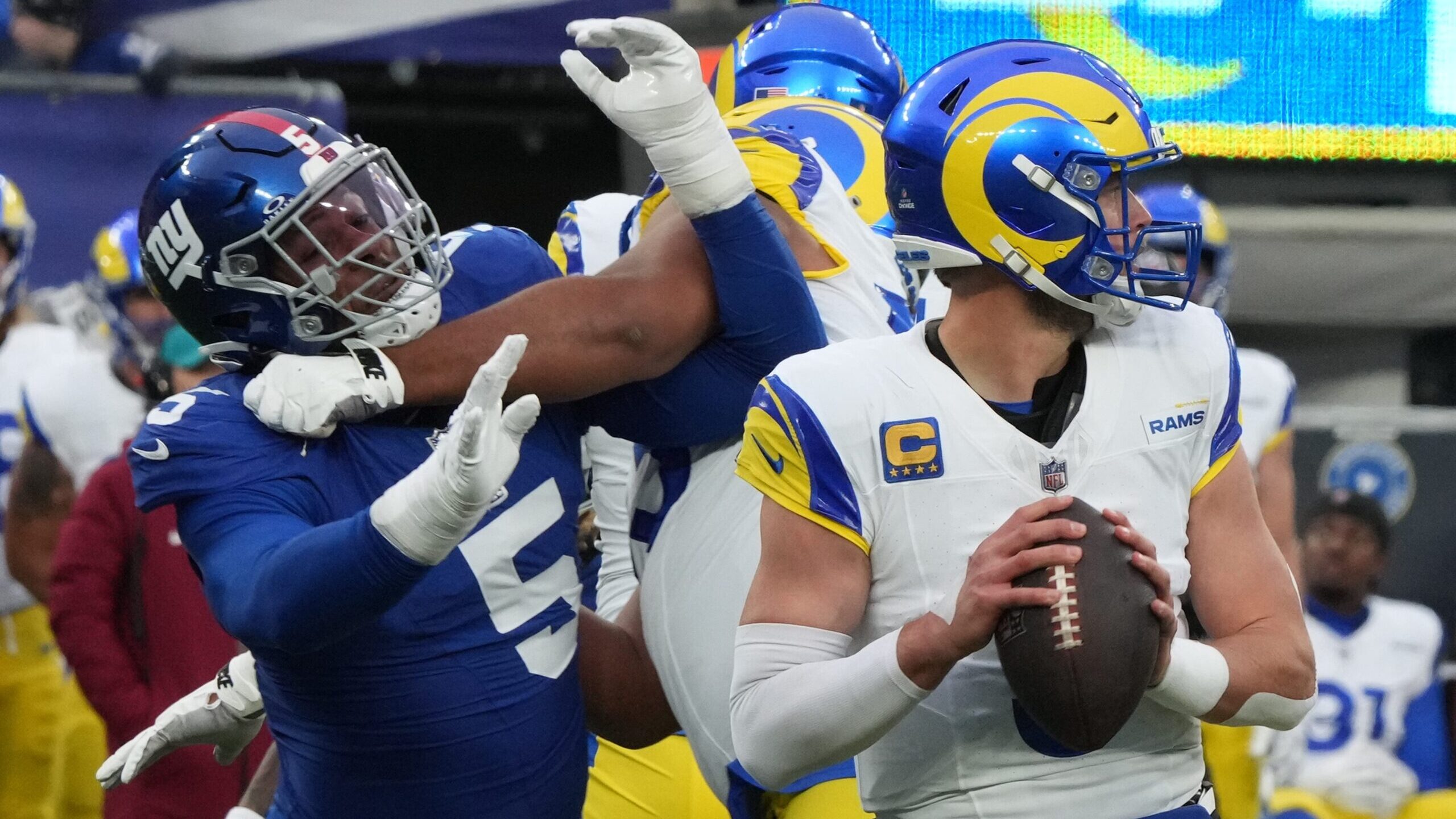 Rams Clinch Playoff Spot in 26-25 Victory Over Giants
