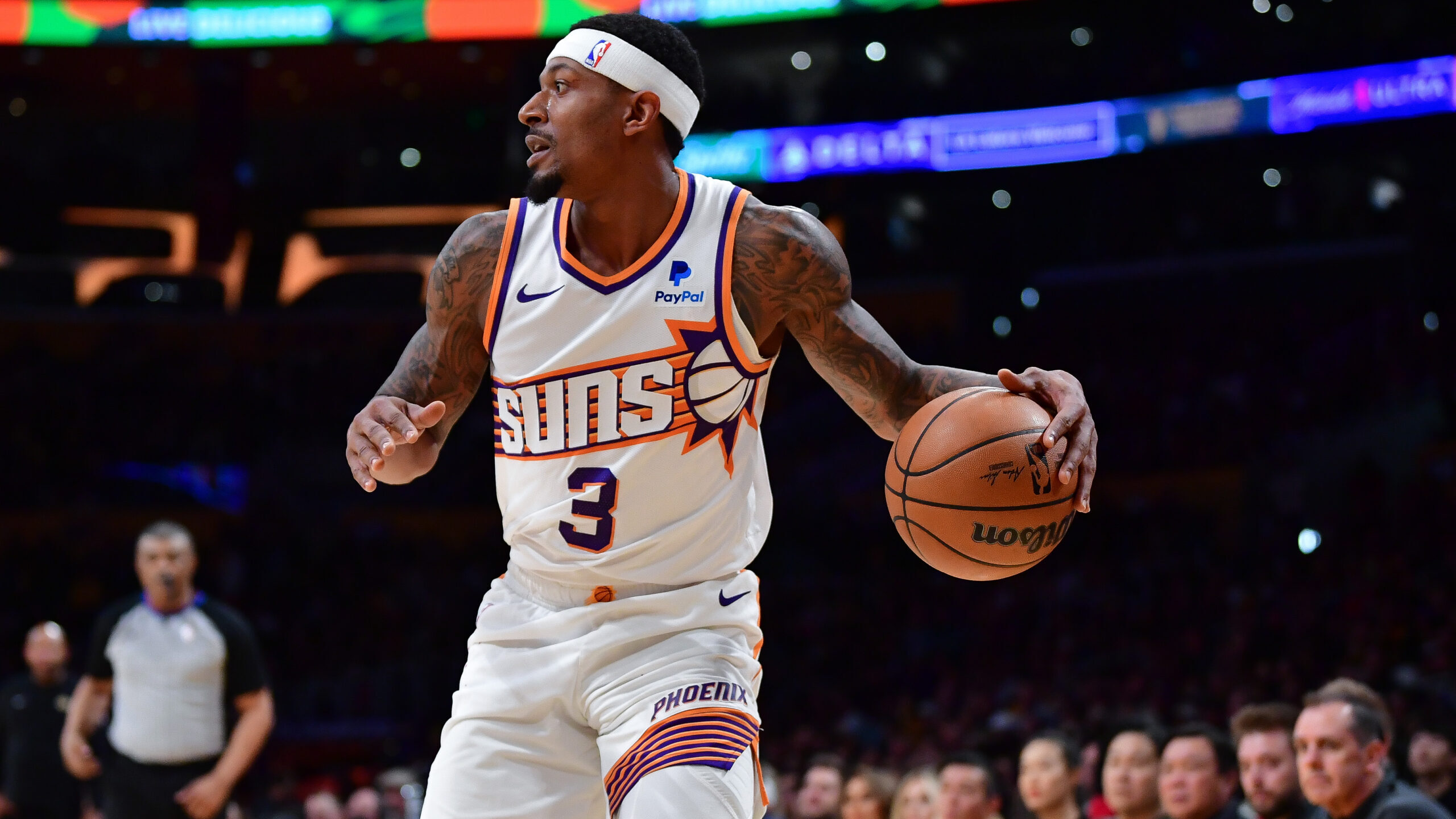 Phoenix Suns Shine Bright in Victory Over Struggling Lakers