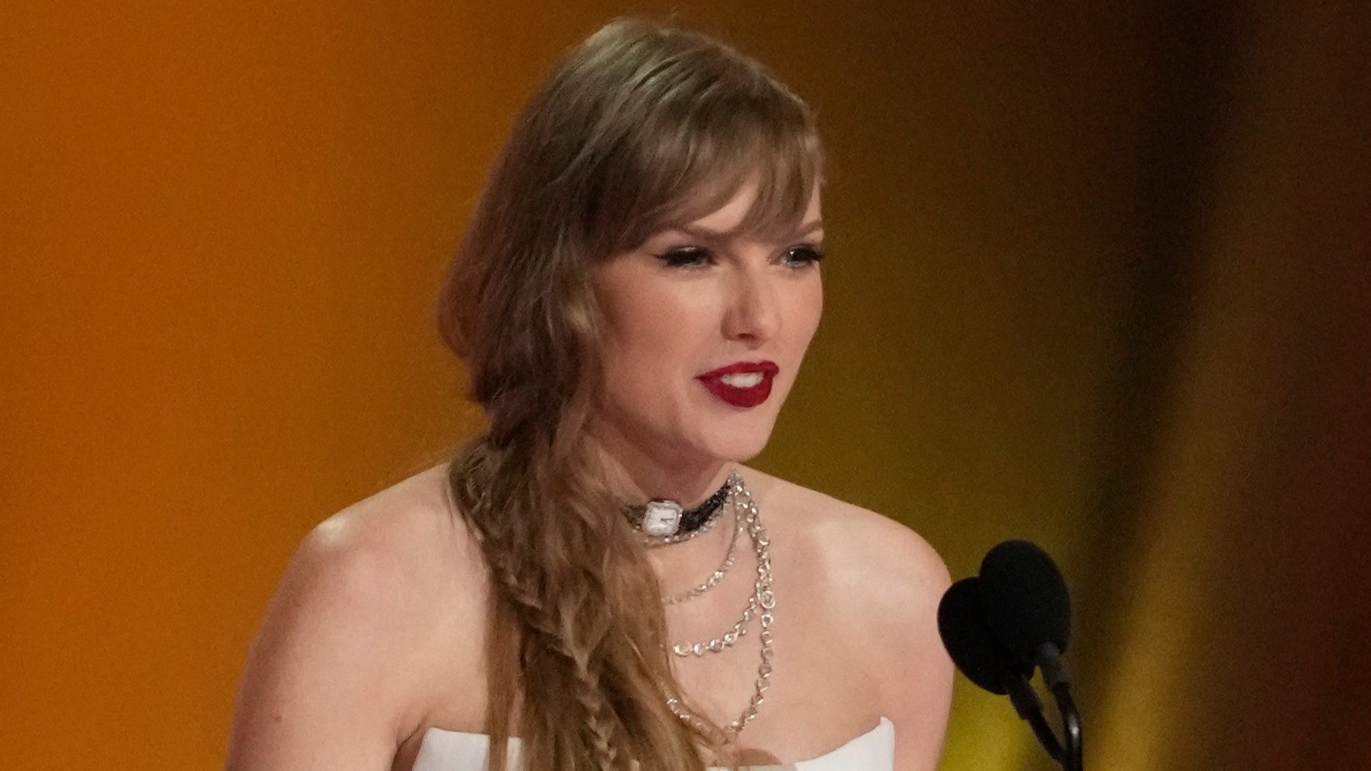 Taylor Swift Debuts Unreleased, Re-Recorded Track In Patriots Doc