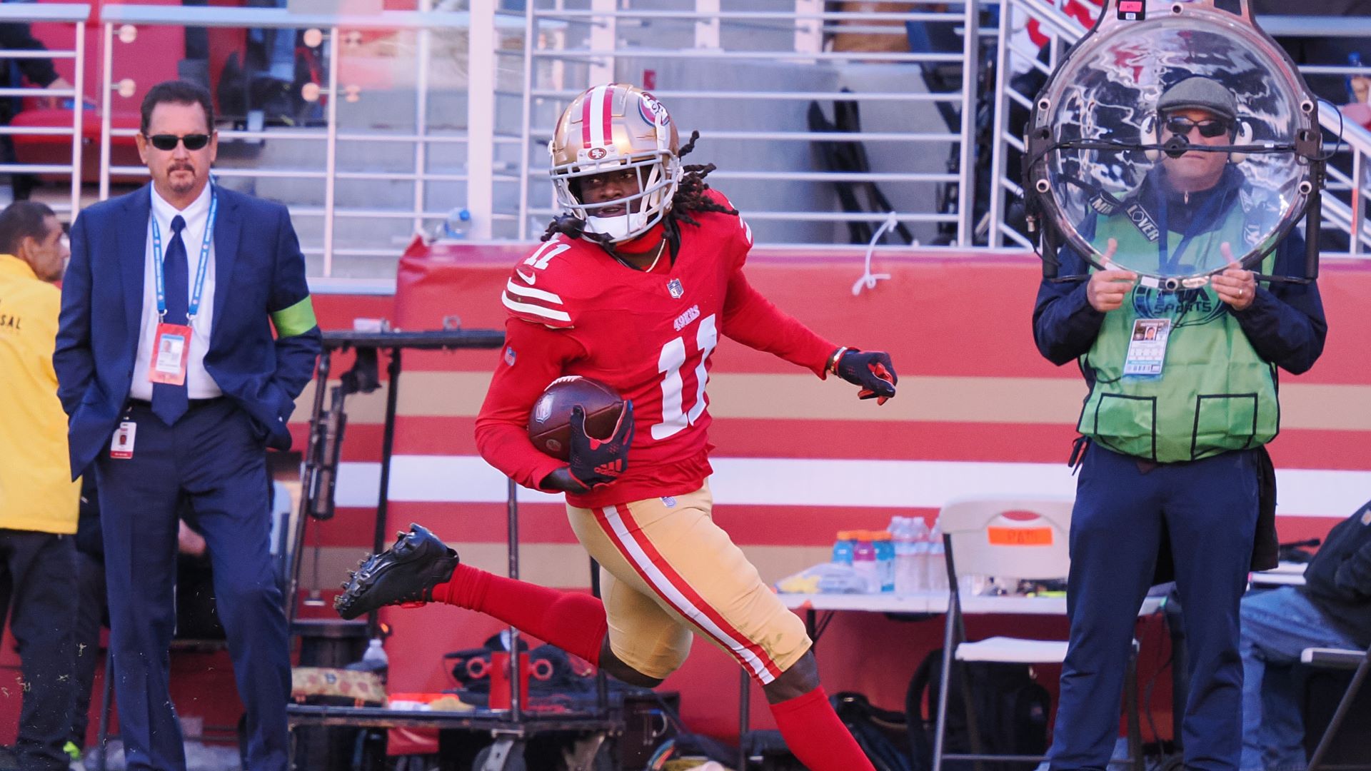 Tony Romo Didn't Boot Jerry Jones' Wife From First Class On London ...