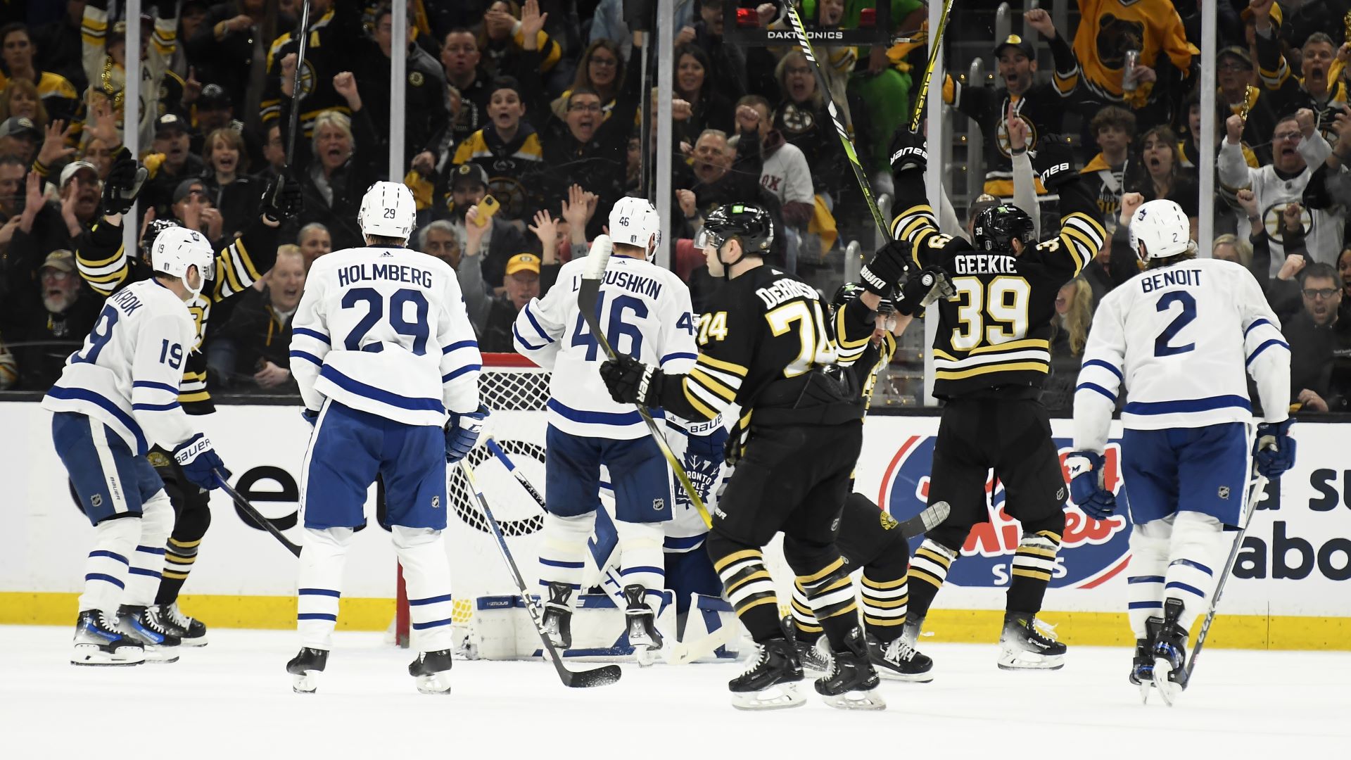 Kissing Couple During Vancouver Riots Identified - NESN.com