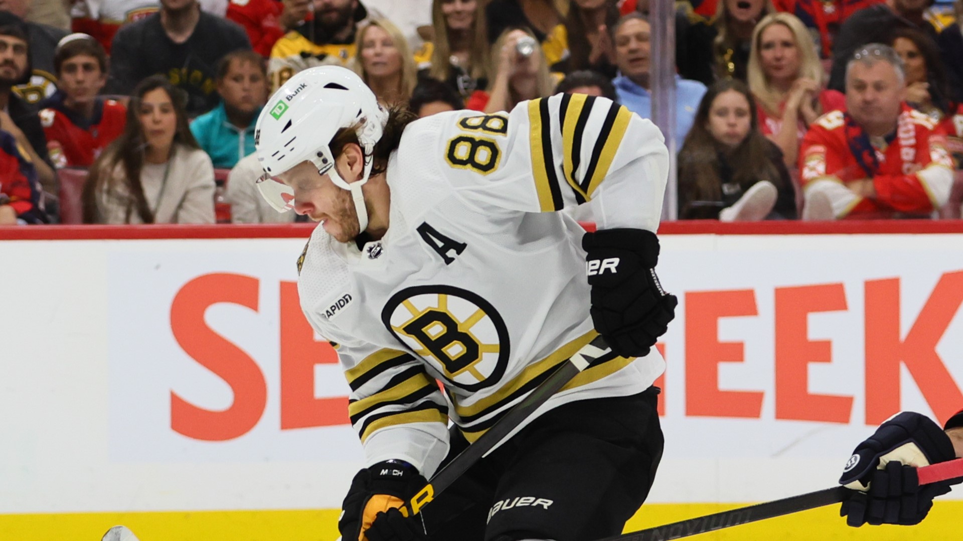 David Pastrnak Honors Red Sox Legend In Bruins Winter Classic Gear