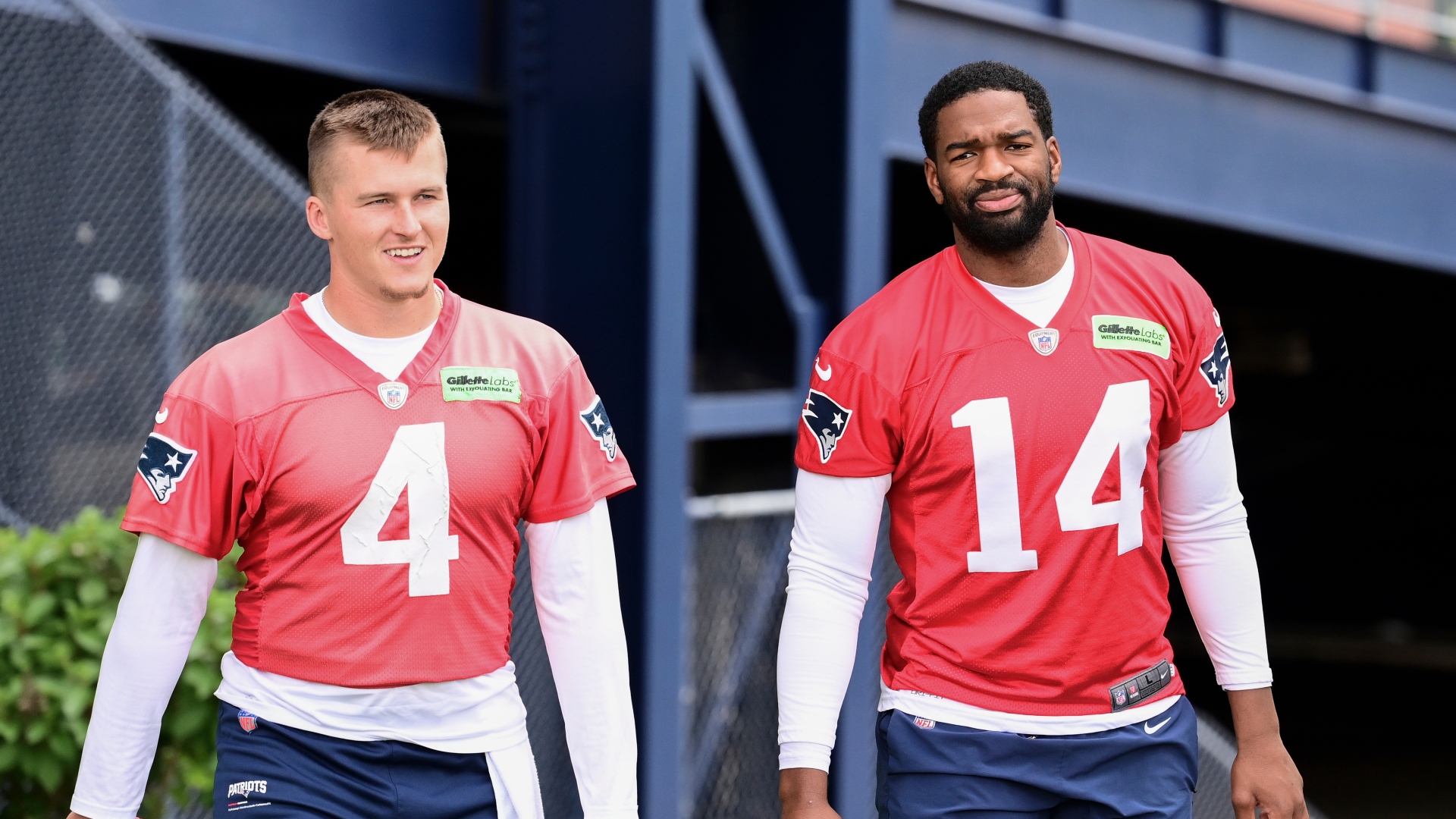 Brandon Browner Gets In Richard Sherman's Face After Super Bowl ...