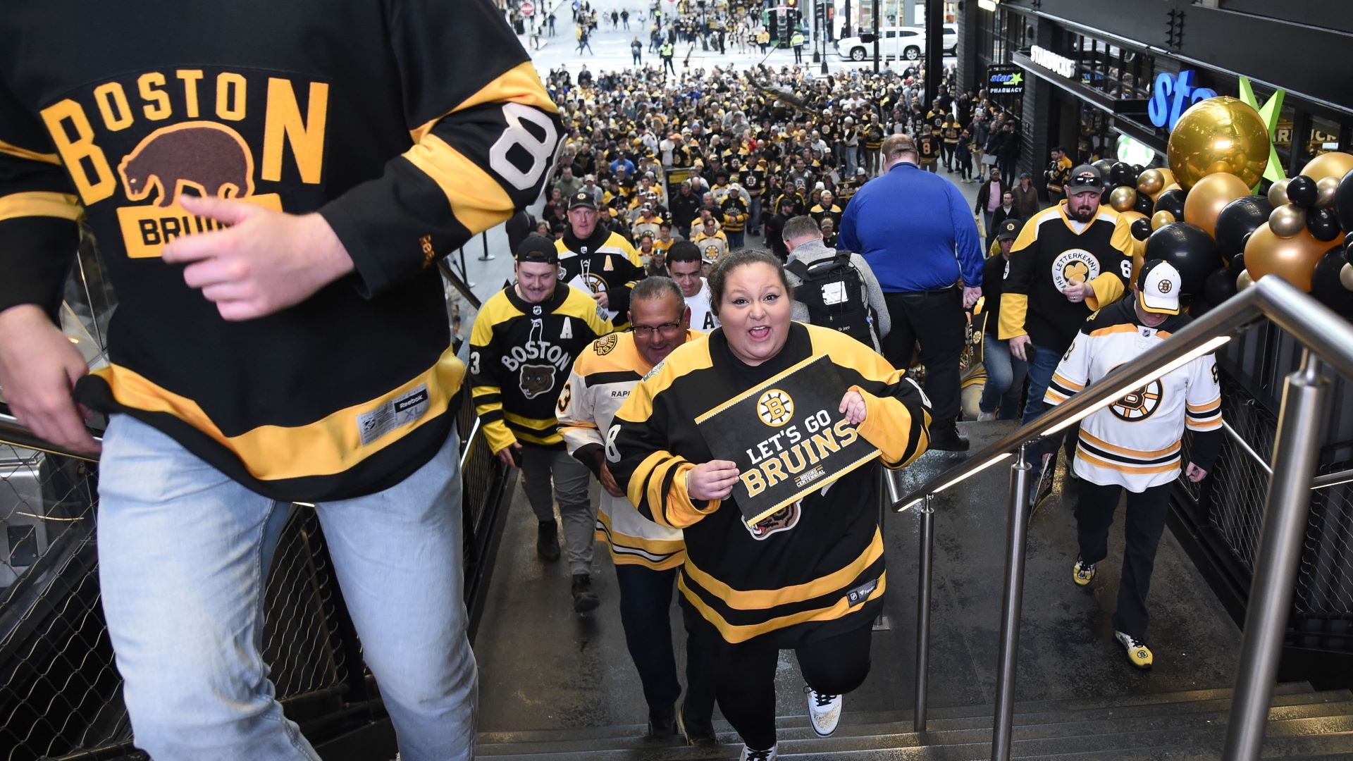 Bruins Fans Show Off Holiday Spirit With Gingerbread Houses, Tree ...