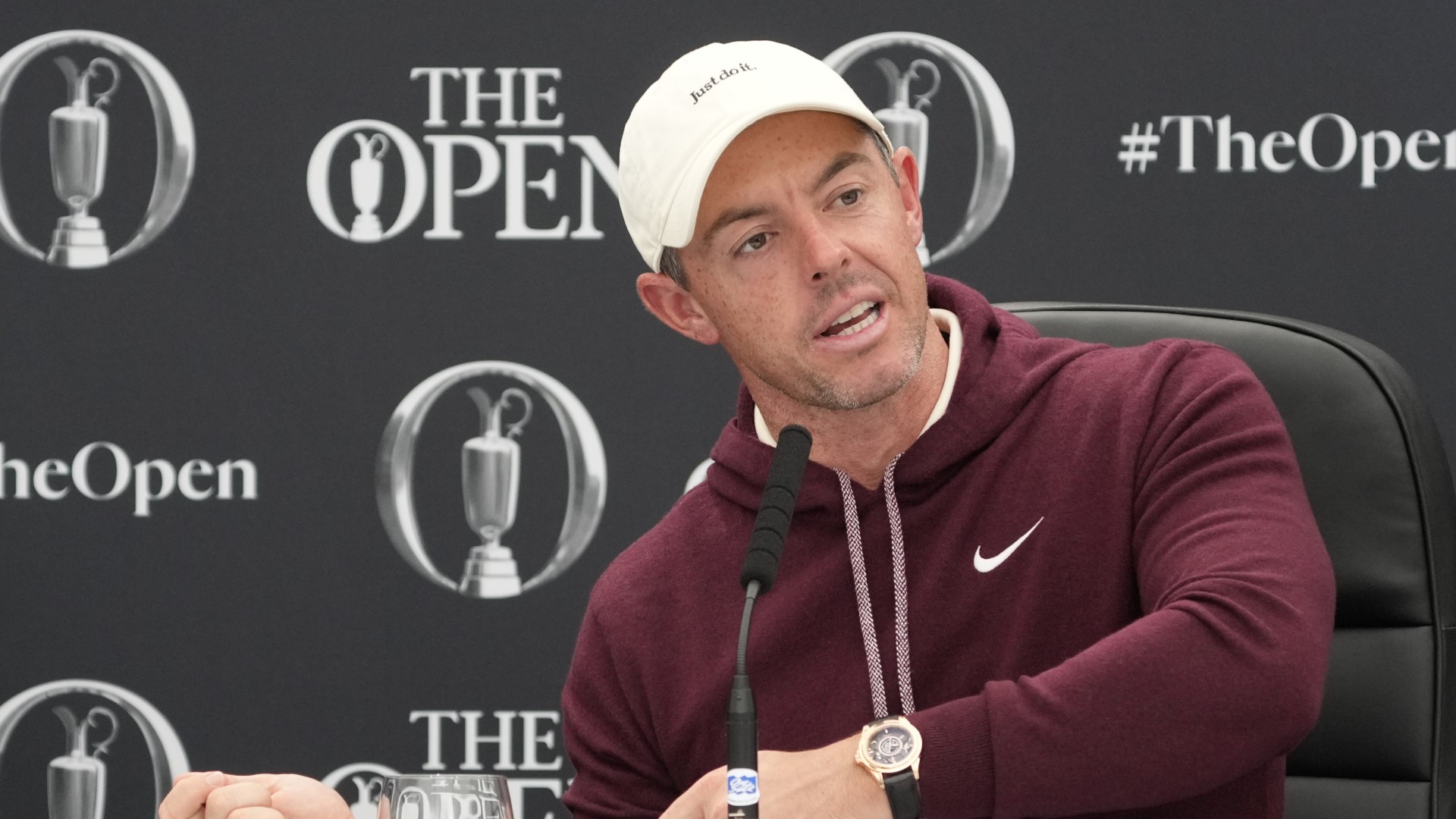 Kelly Rohrbach, SI Swimsuit Model, Stuns On And Off Golf Course (Photos ...