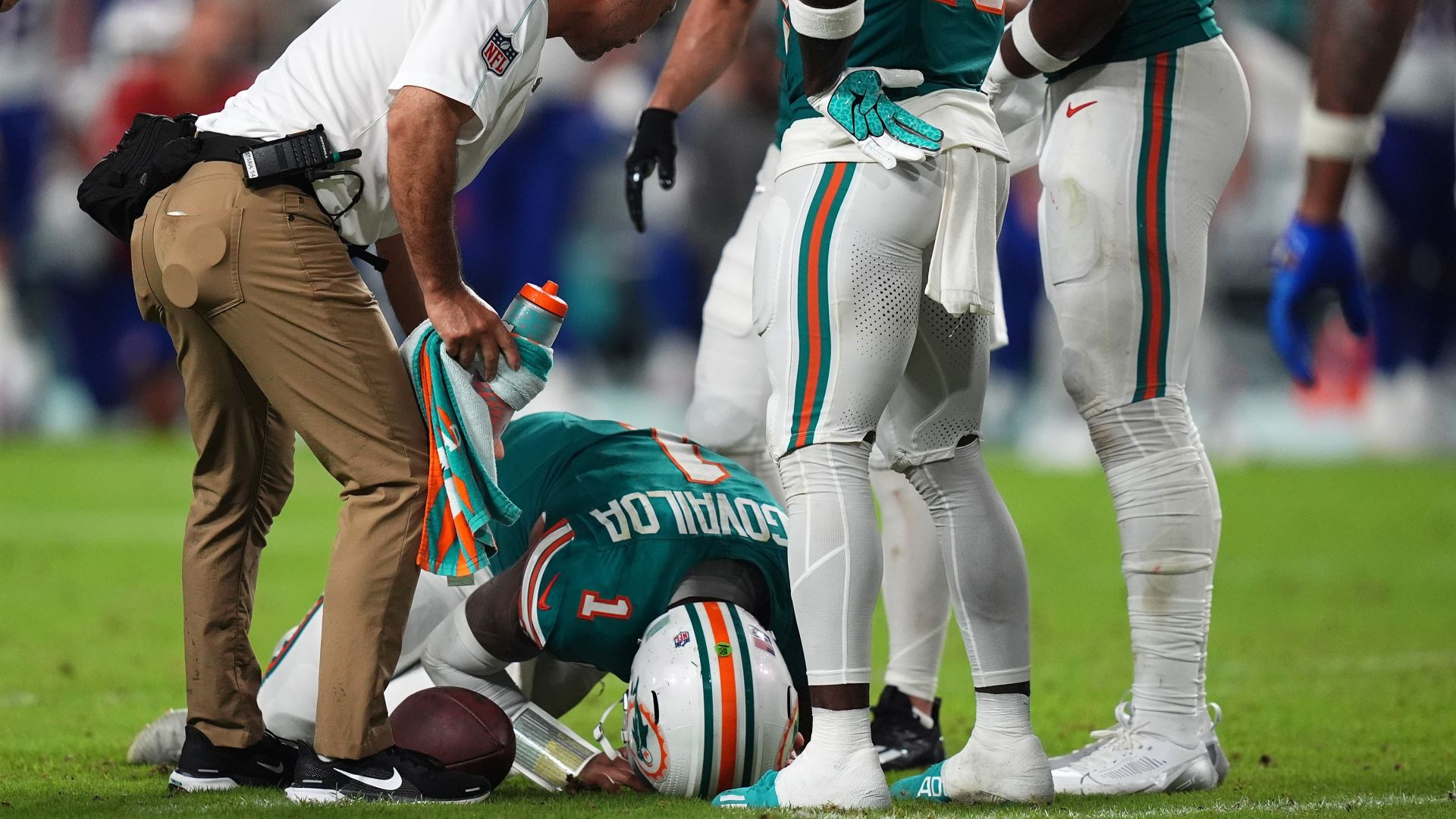 How Dolphins Reacted To Scary Tua Tagovailoa Head Injury